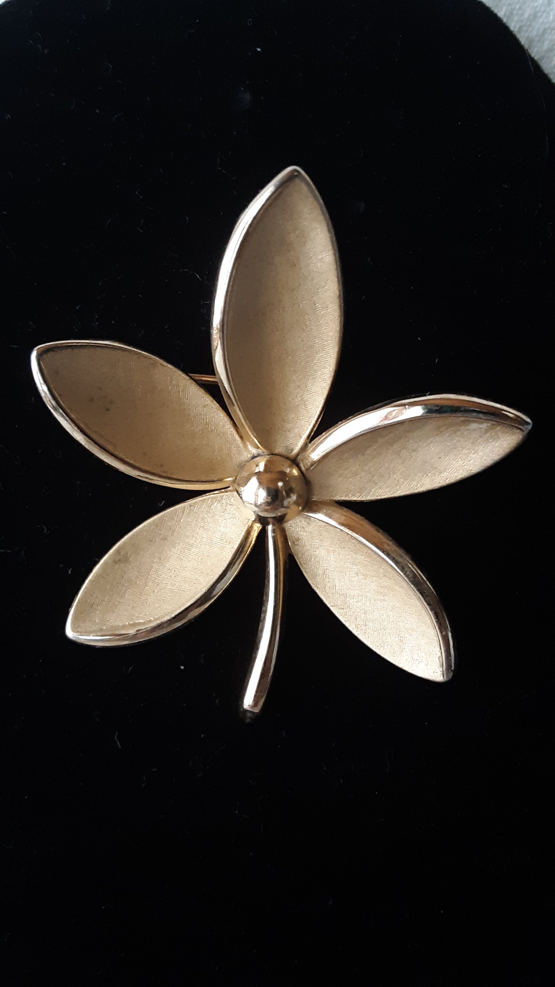 Vintage 60's Daisy Pin by Trifari | Shop THRILLING