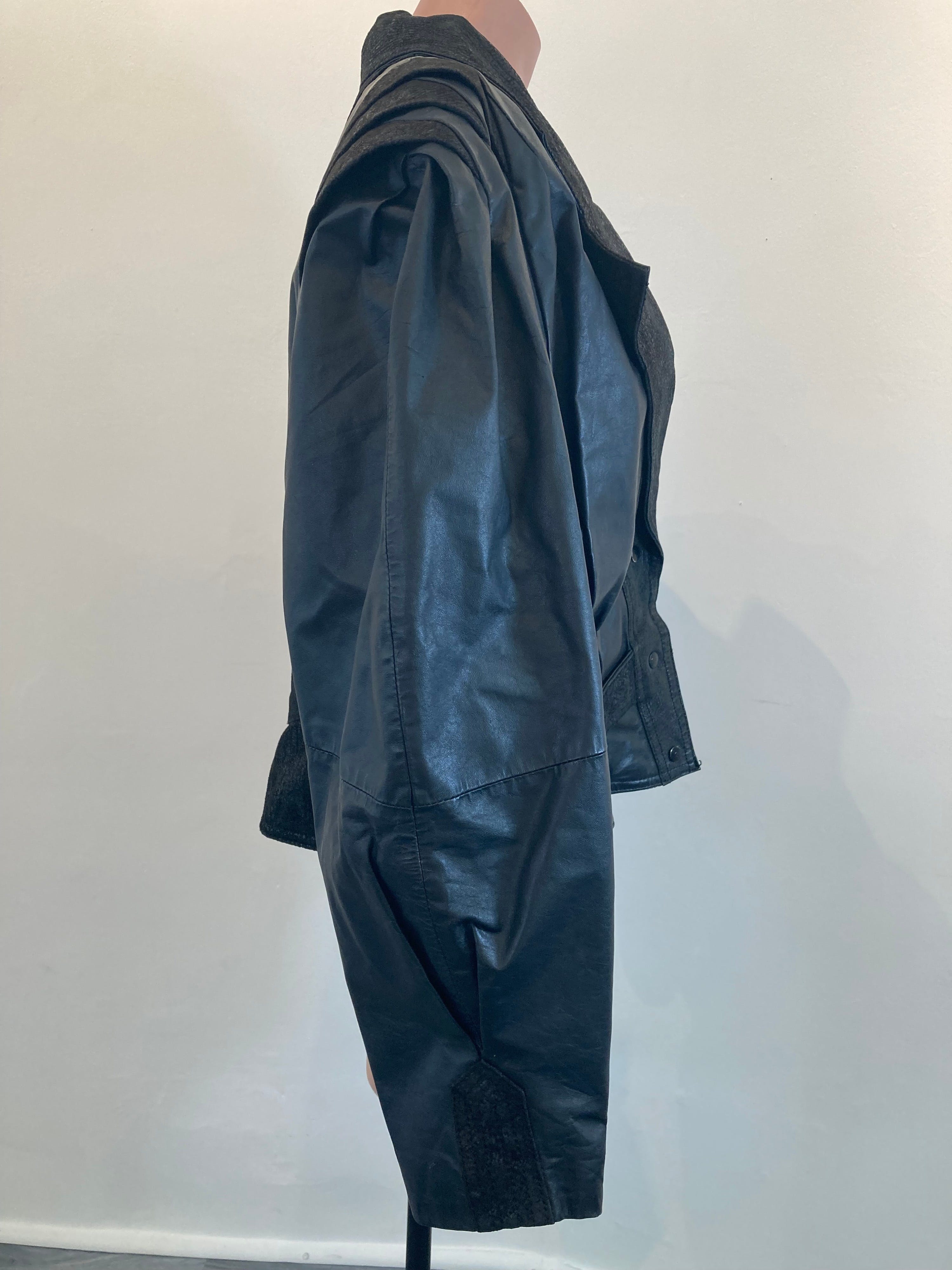 Vintage 80's Black Leather Oversized Collar Jacket by G-III Leather ...