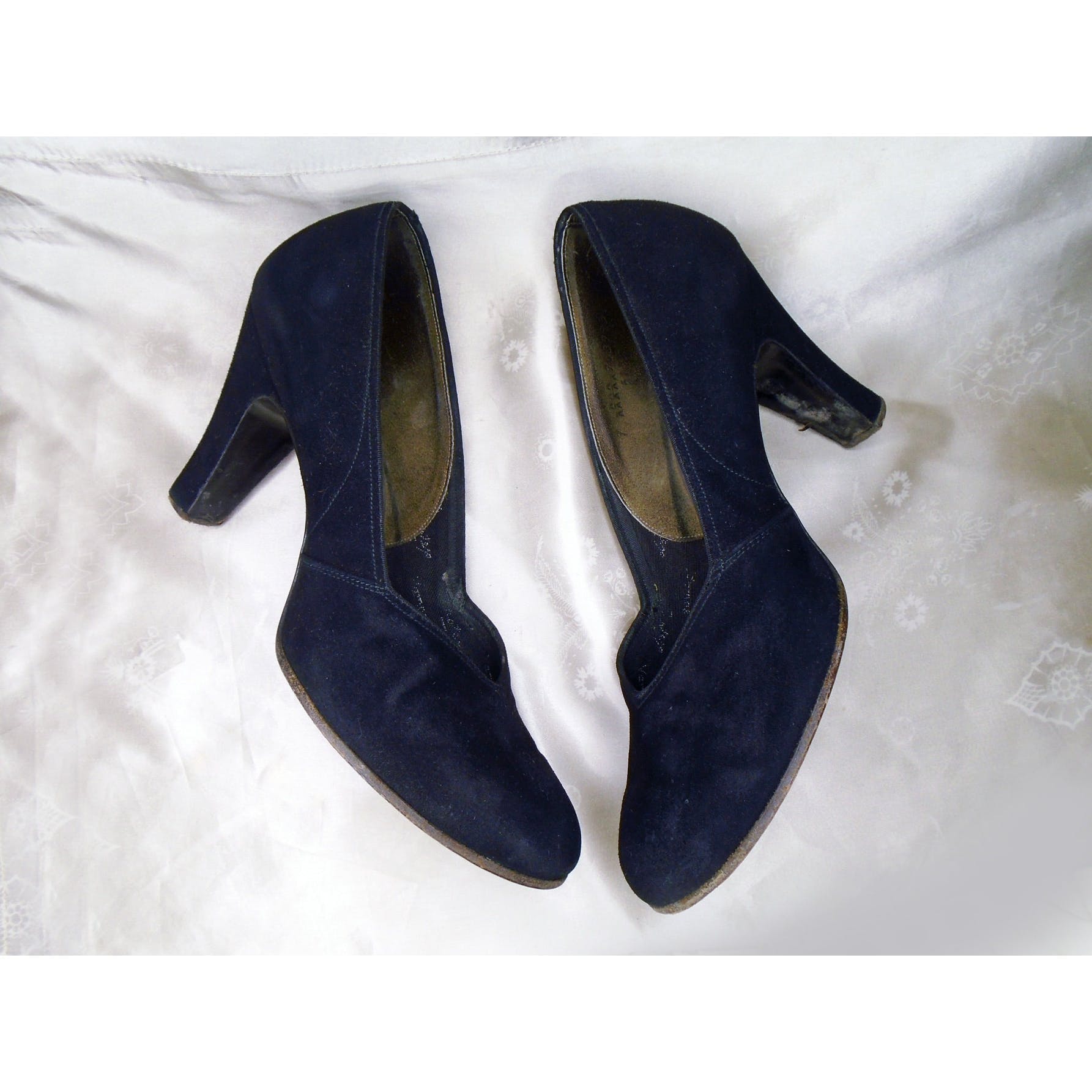 Vintage 40s/50s Black Suede Baby Doll Pumps - Sweetheart Vamp By ...