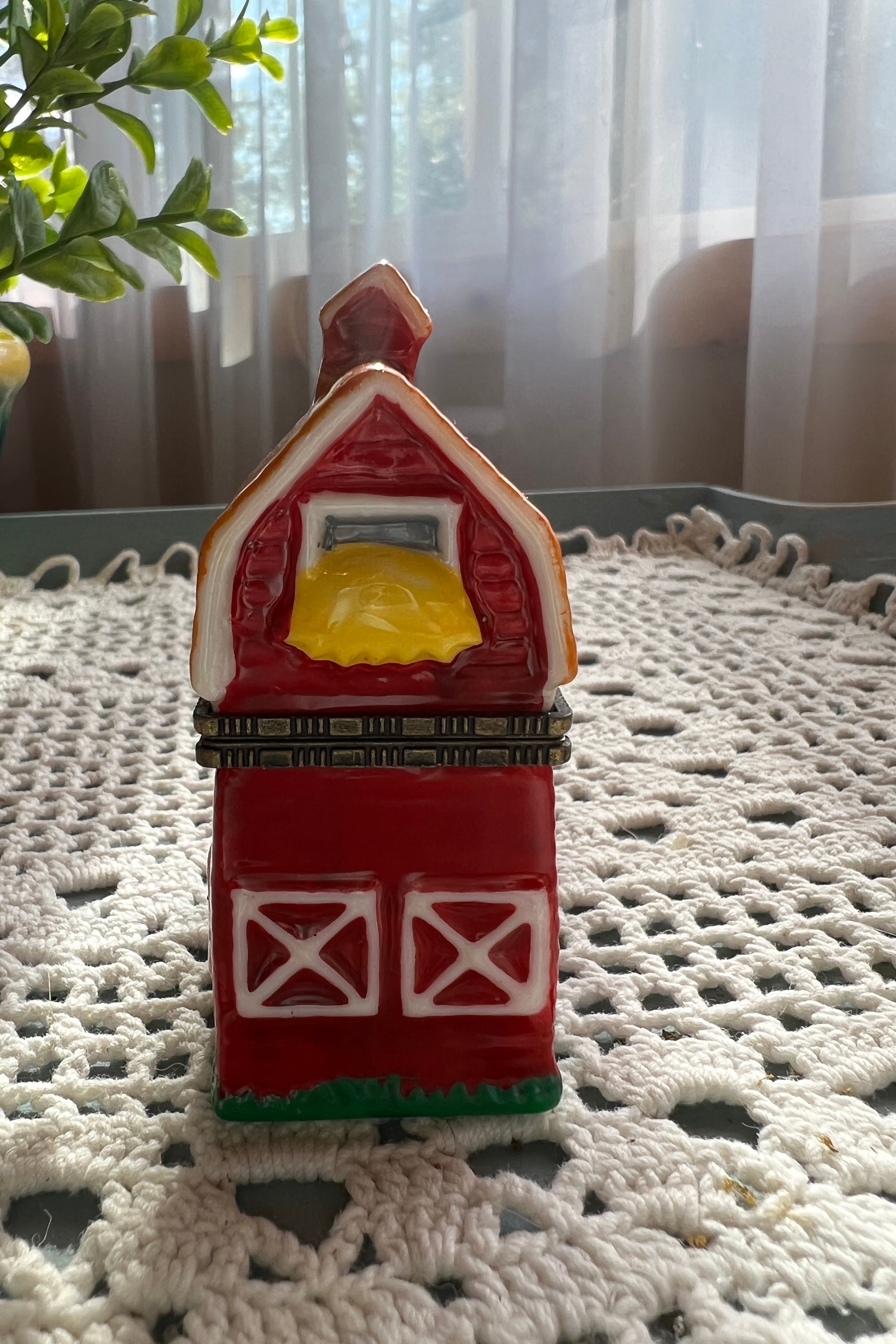 Vintage Ceramic Barn Trinket Figurine And Chicken | Shop THRILLING