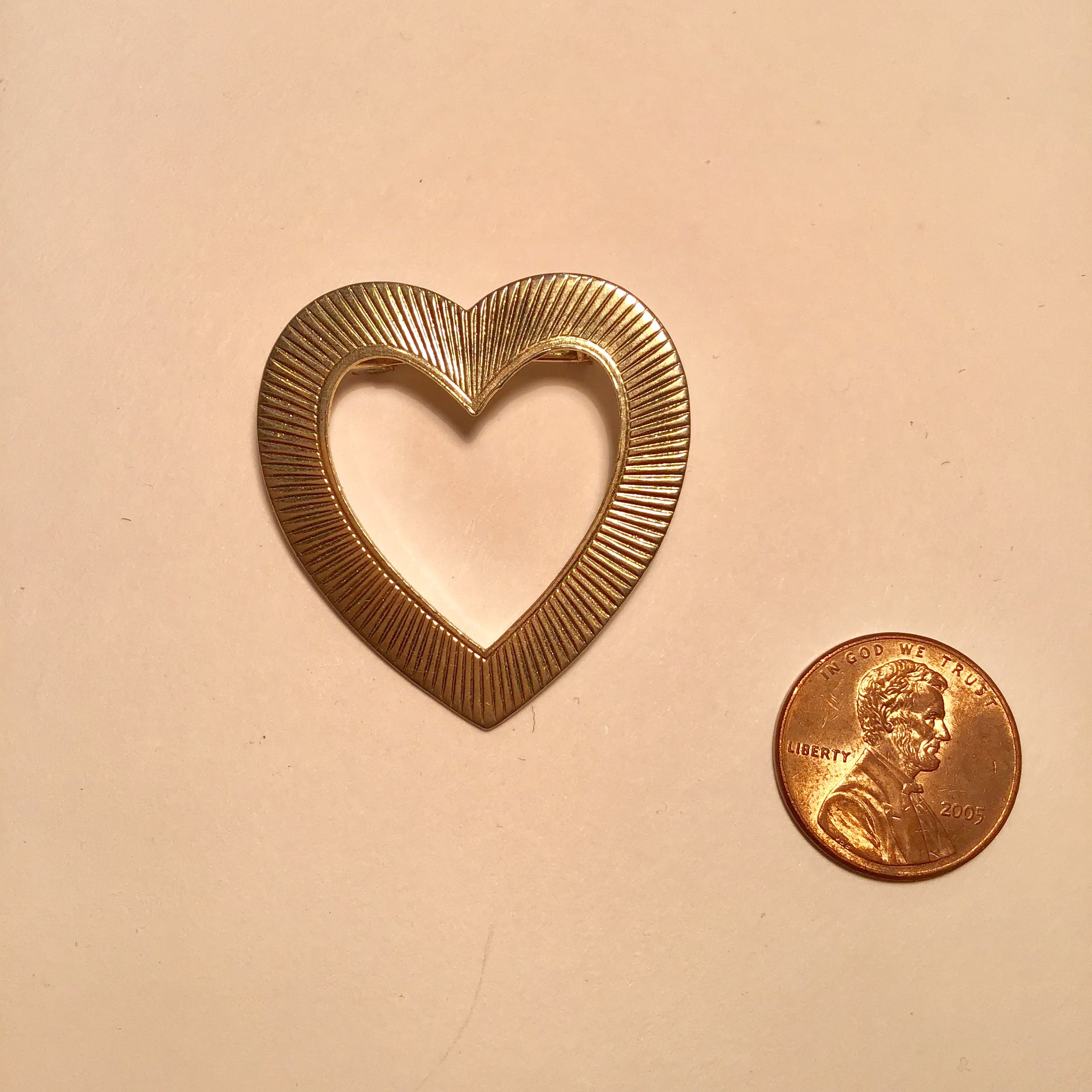 Vintage 80’s Gold Heart Pin | Shop THRILLING