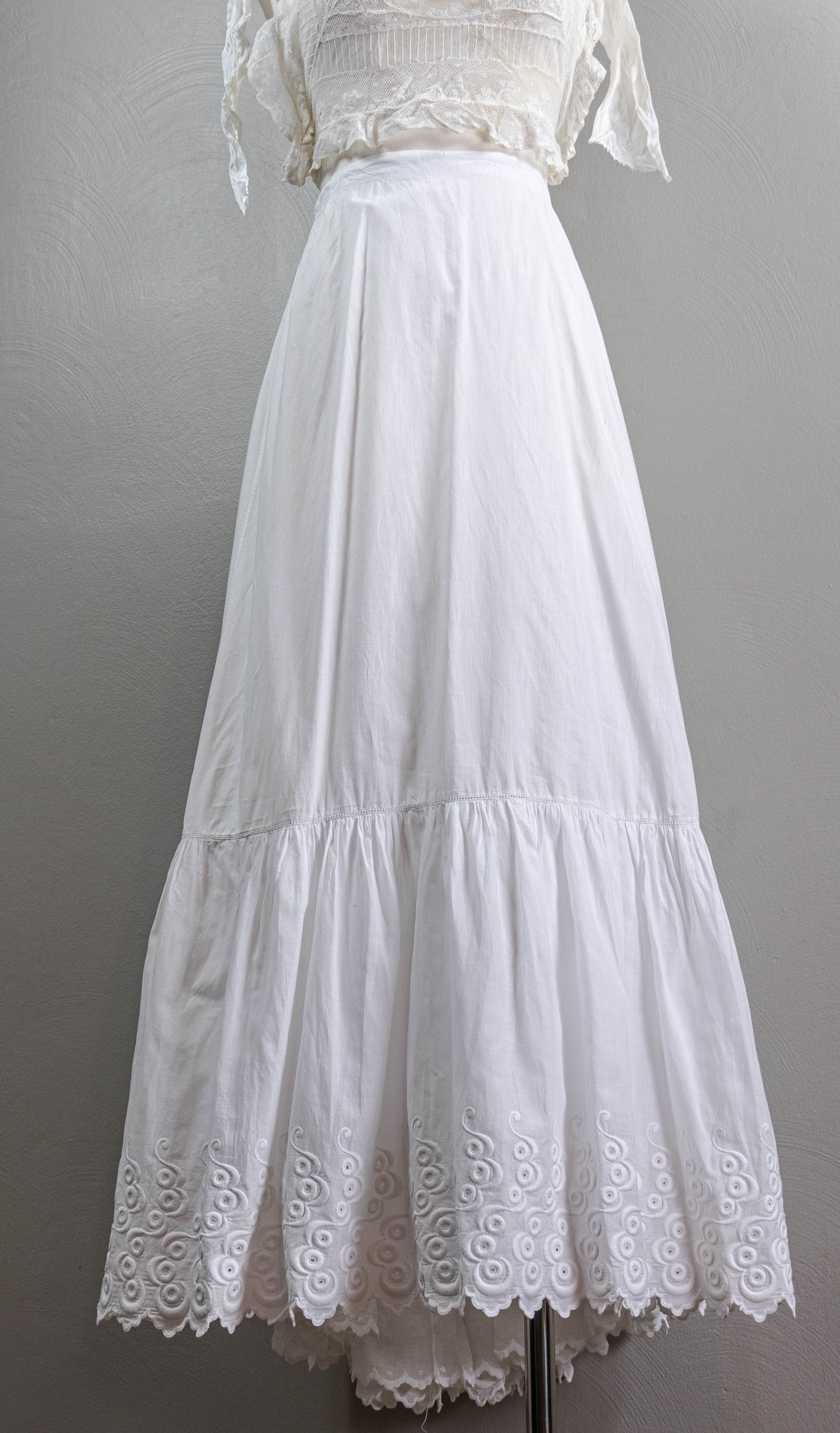 Vintage Edwardian Ruffly White Cotton Skirt Embroider Hem, Train | Shop ...