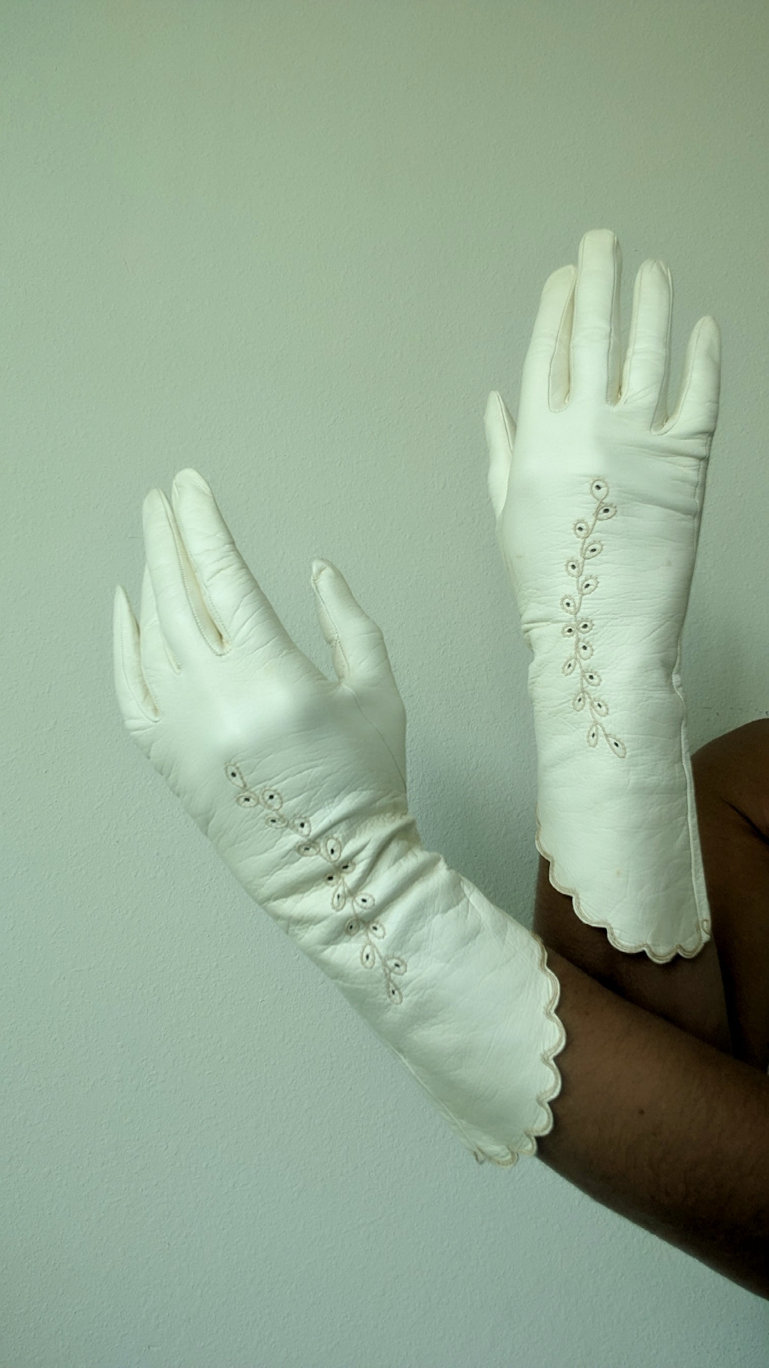 Vintage 50s Victorian Style Embroidered Leather Gloves By Miloré | Shop ...
