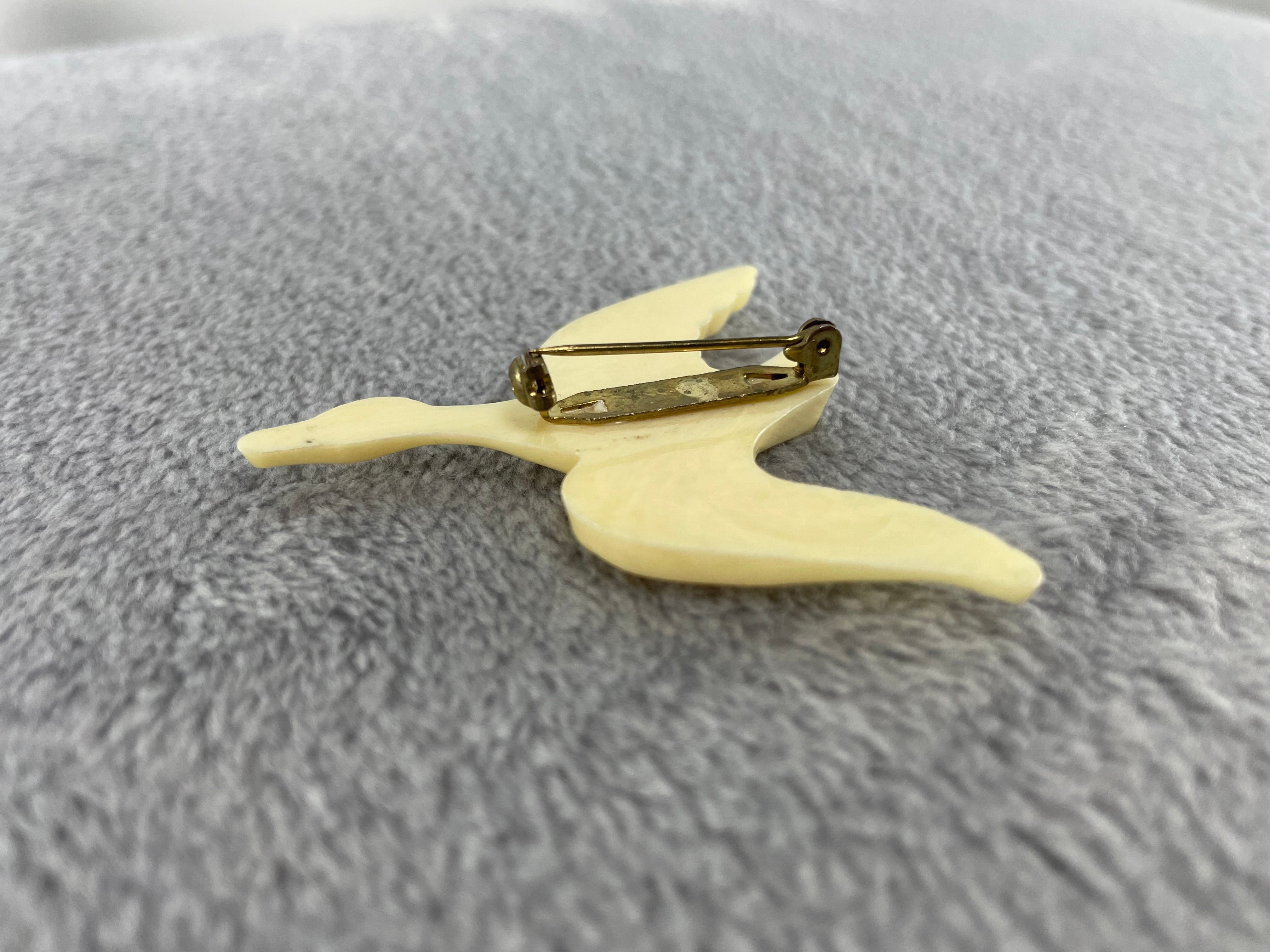 Vintage 40s/50s Plastic Off White Ivory Flying Geese Pin Brooch | Shop ...