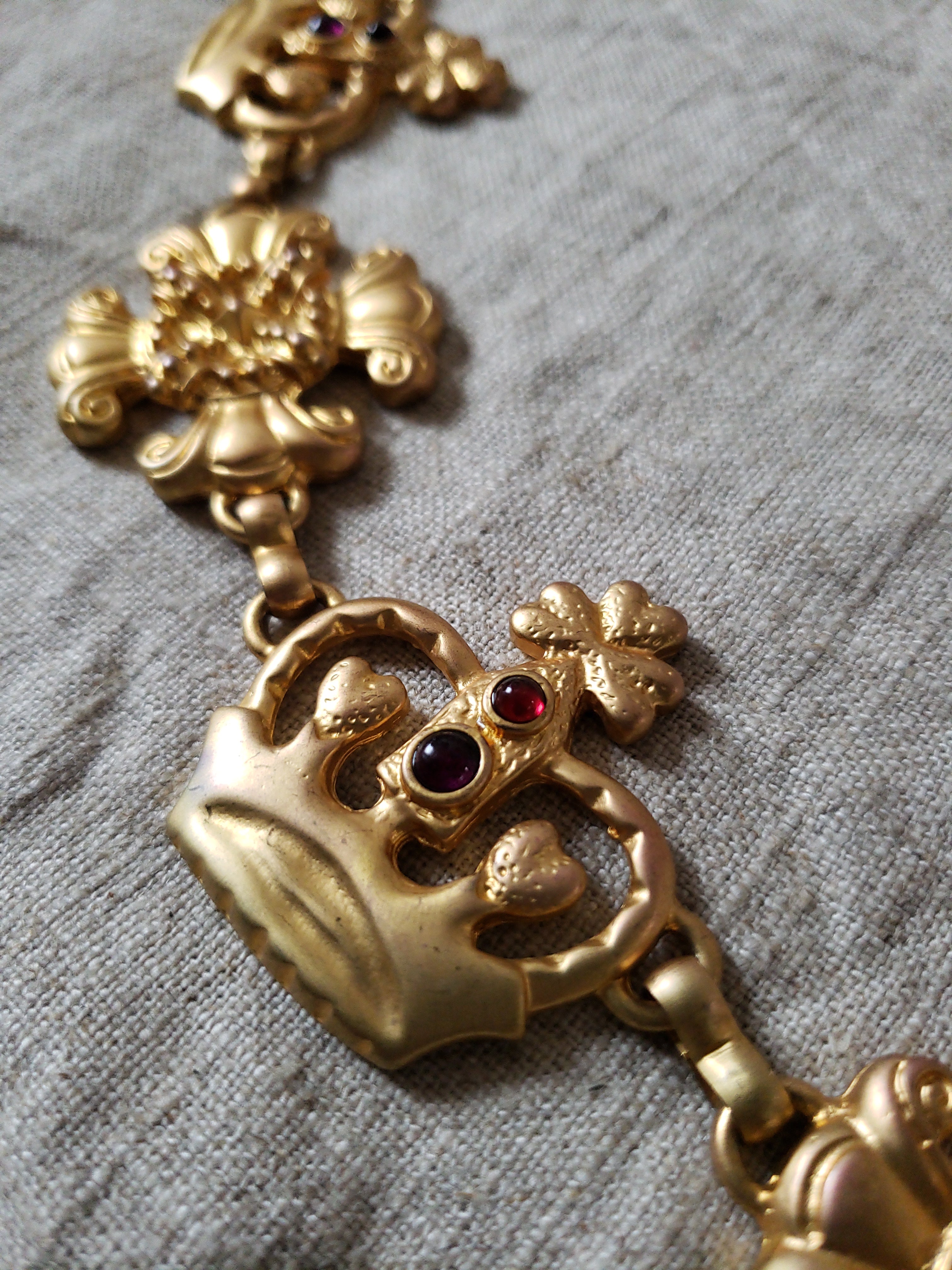 Vintage 80s/90s Coronet Crown Gemstone Matte Plated Chain Belt By The ...