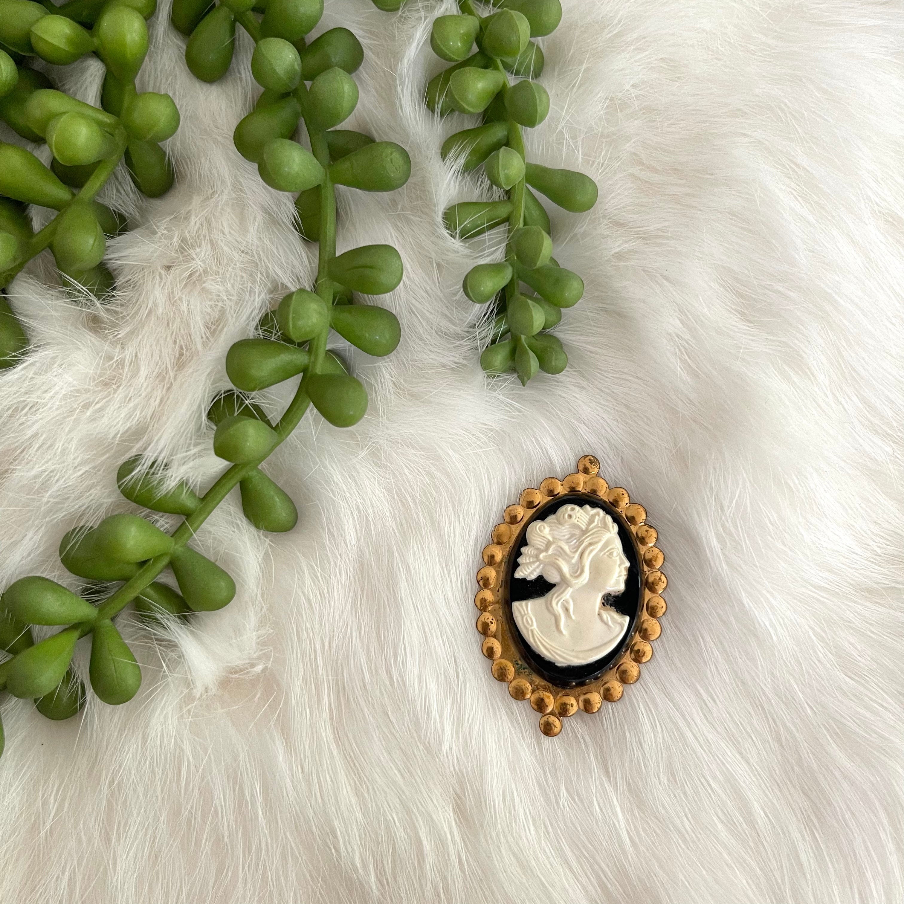 Vintage Cameo Brooch | Shop THRILLING
