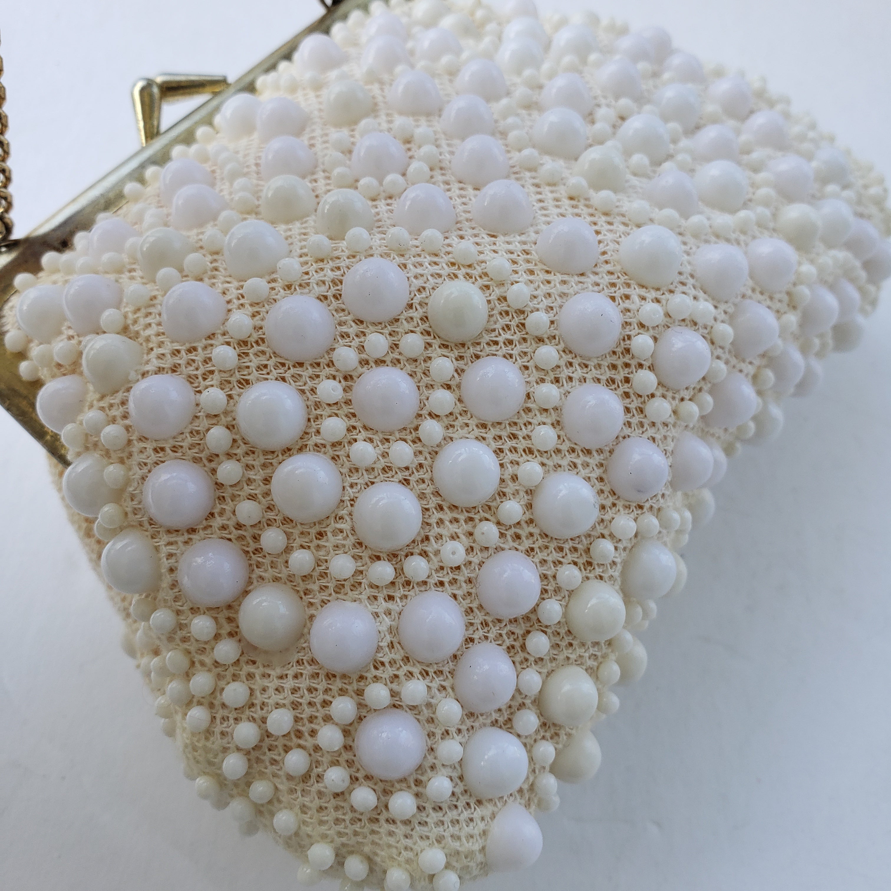 Vintage 50s/60s White Corde Medallion Beaded Handbag Purse | Shop THRILLING