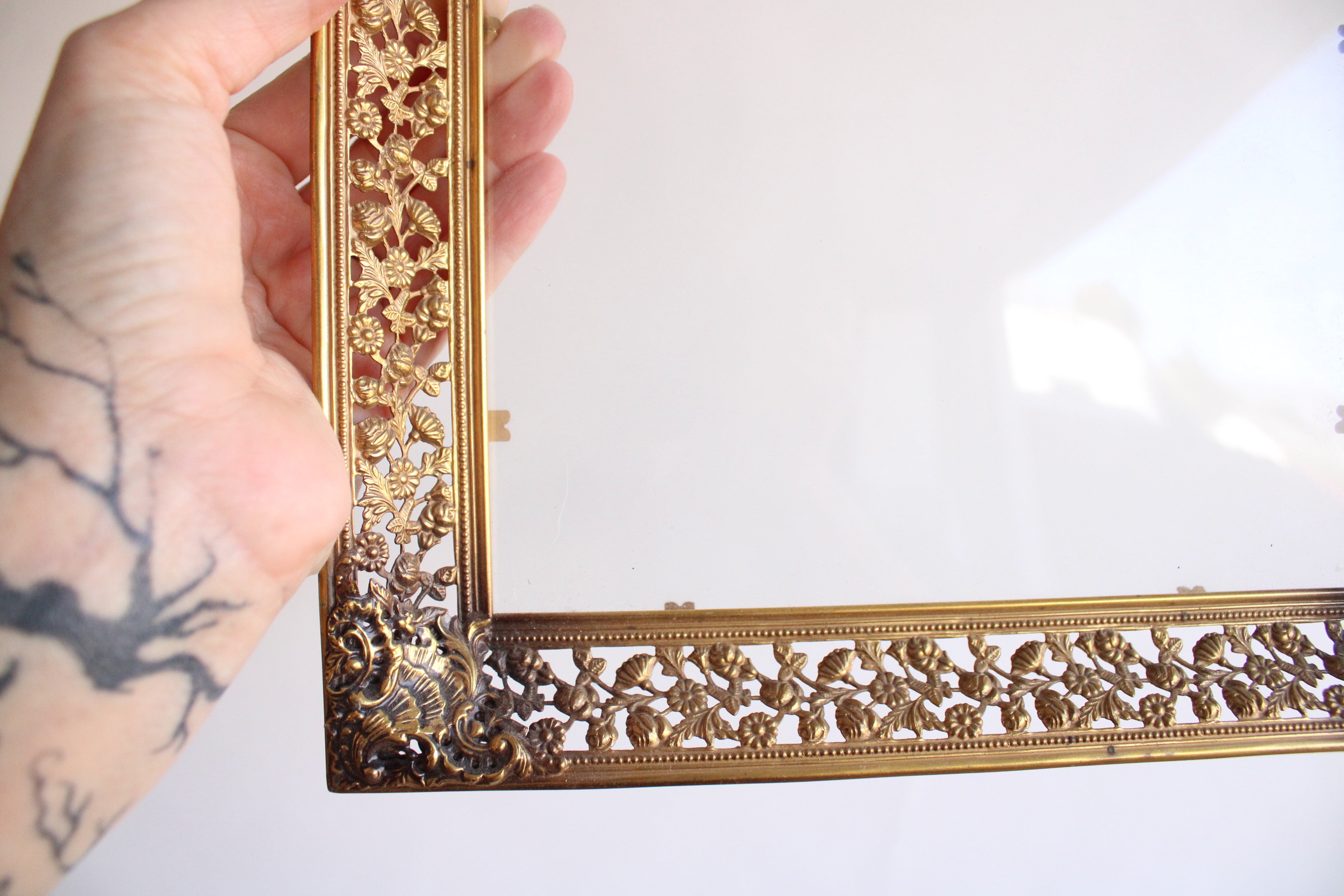 Vintage Gold Filigree Picture Frame | Shop THRILLING