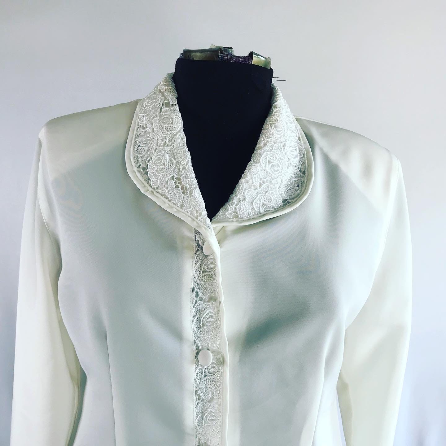 Vintage 80s Polyester Lace Trimmed Button Up in White by Susan Hutton ...
