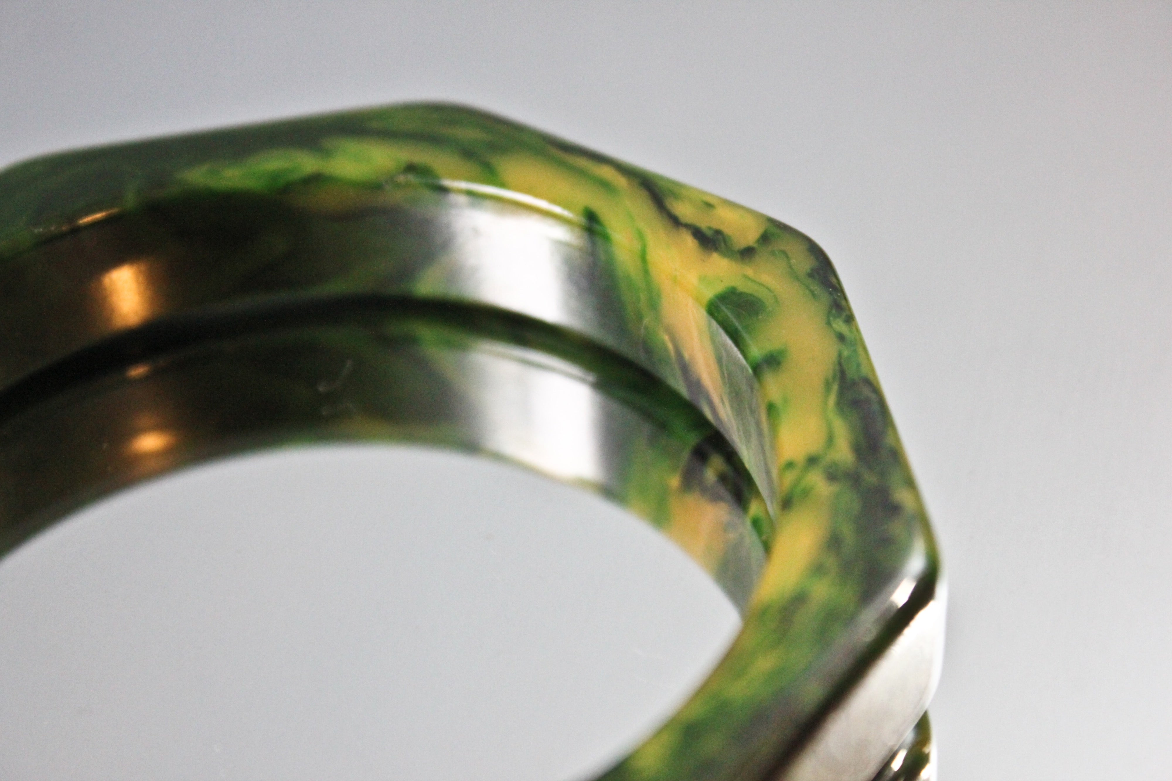 Vintage 30s/40s Green Octagonal Bakelite Bangle | Shop THRILLING