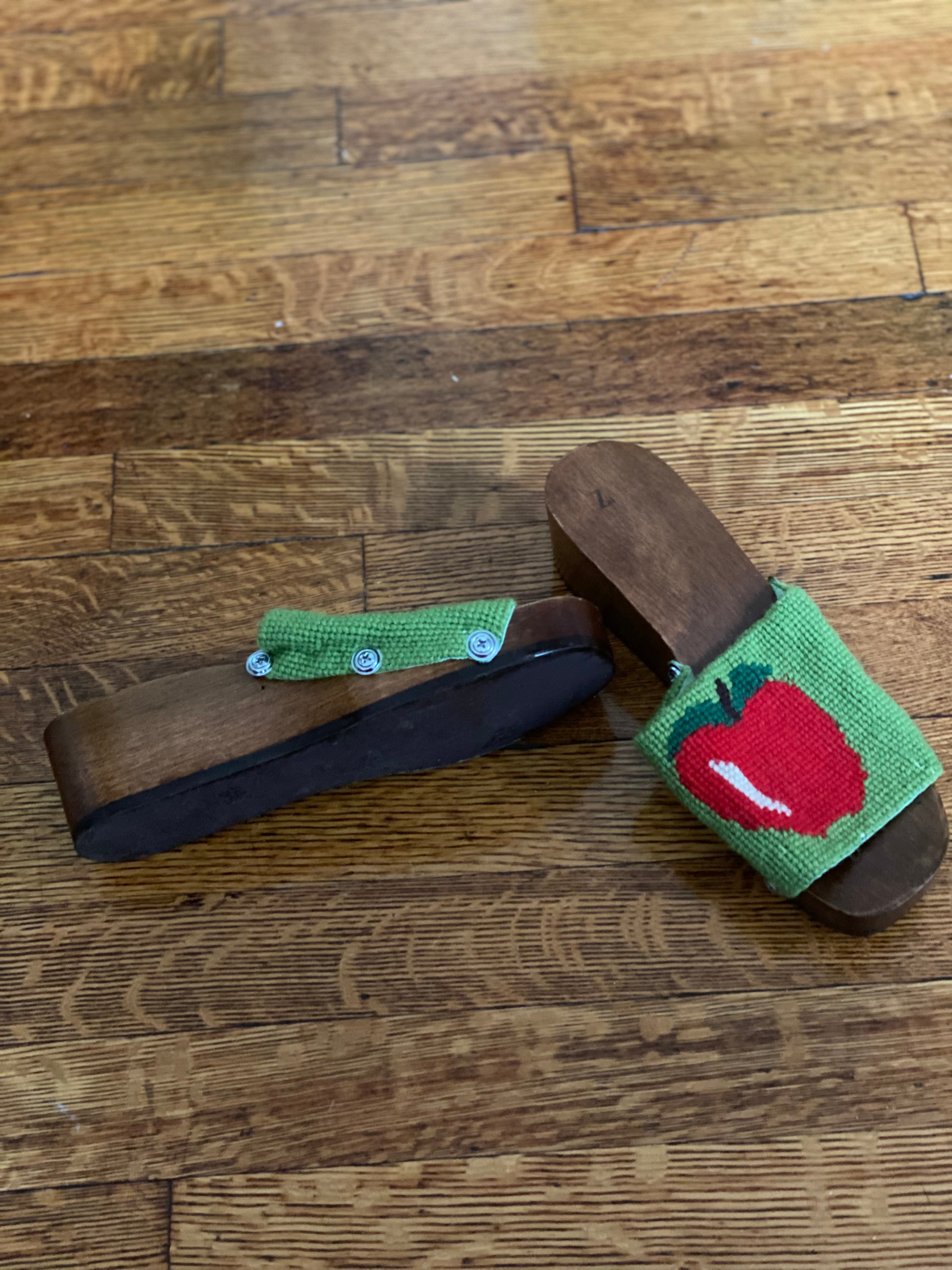 Vintage 60s/70s Red Apple Knit Wooden Slides | Shop THRILLING