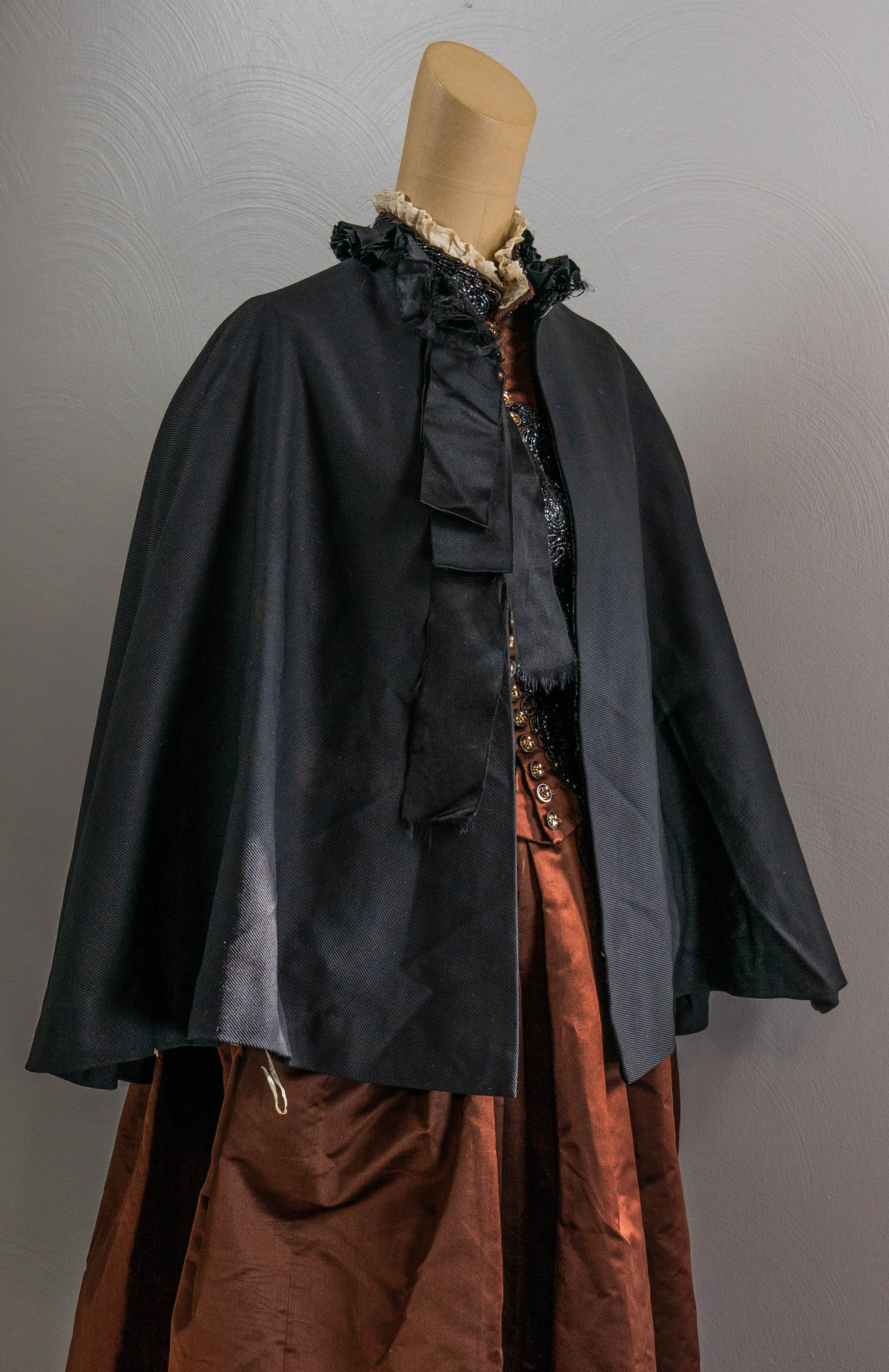 Vintage Edwardian/Victorian Antique Black Wool Cape With Ruffled Collar ...