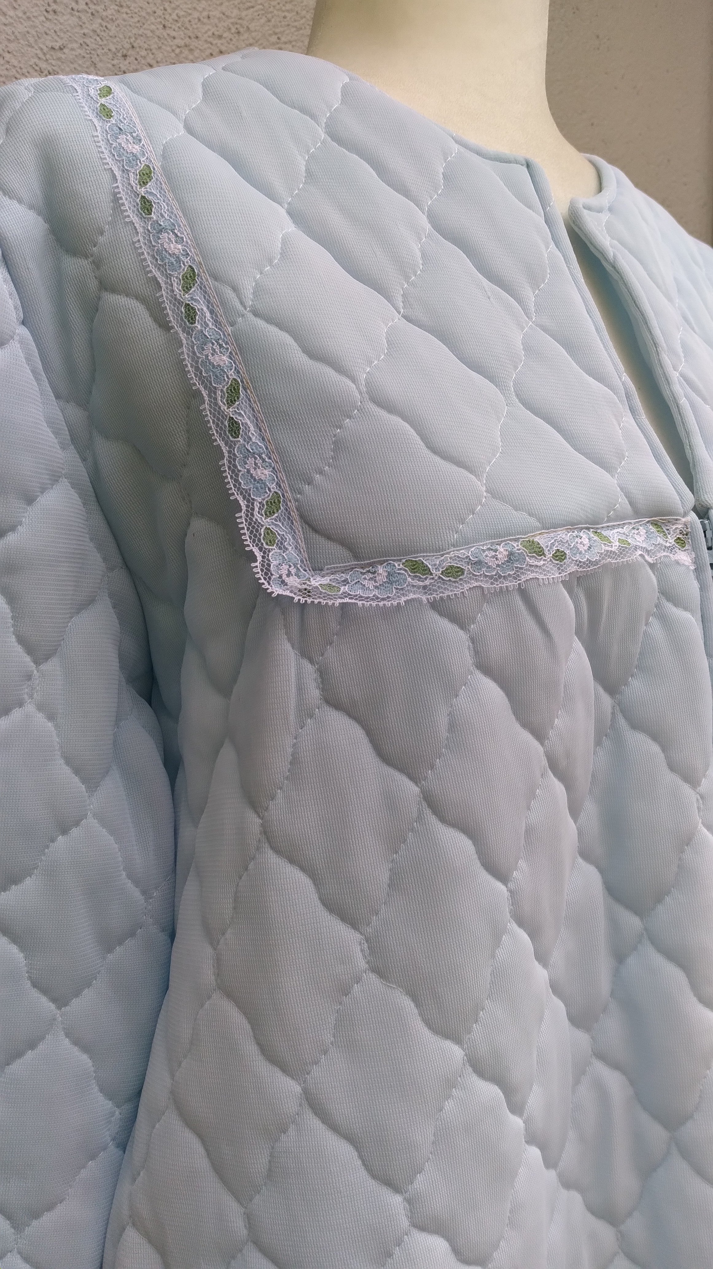 Vintage 70s/80s Quilted Bed Coat With Floral Lace Trim | Shop THRILLING