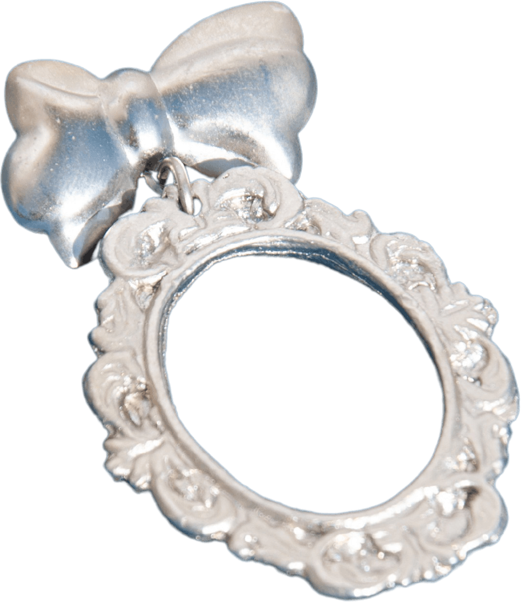 Vintage 80's Lightweight Silver Picture Frame Pin with Bow | Shop THRILLING