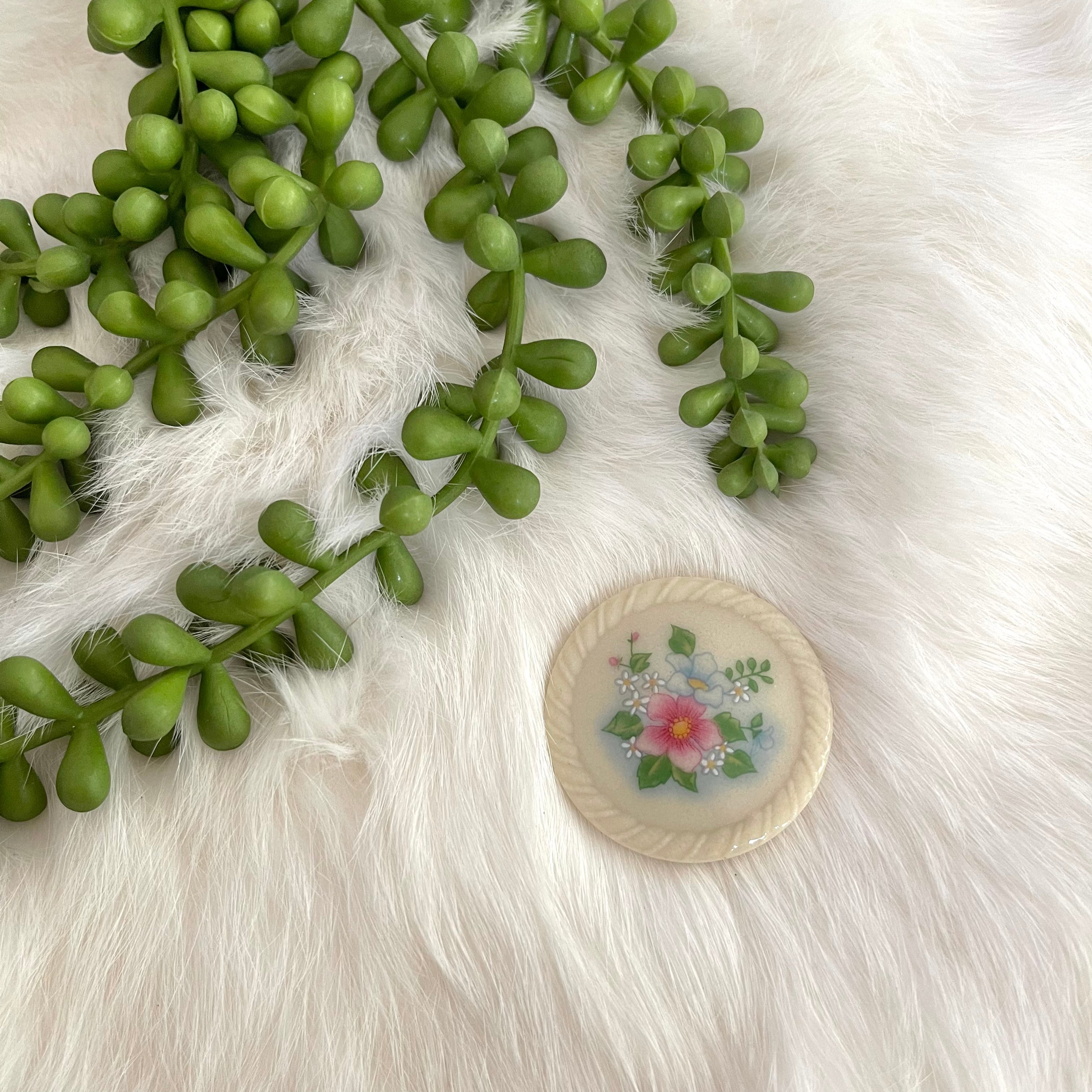 Vintage Round Floral Brooch | Shop THRILLING