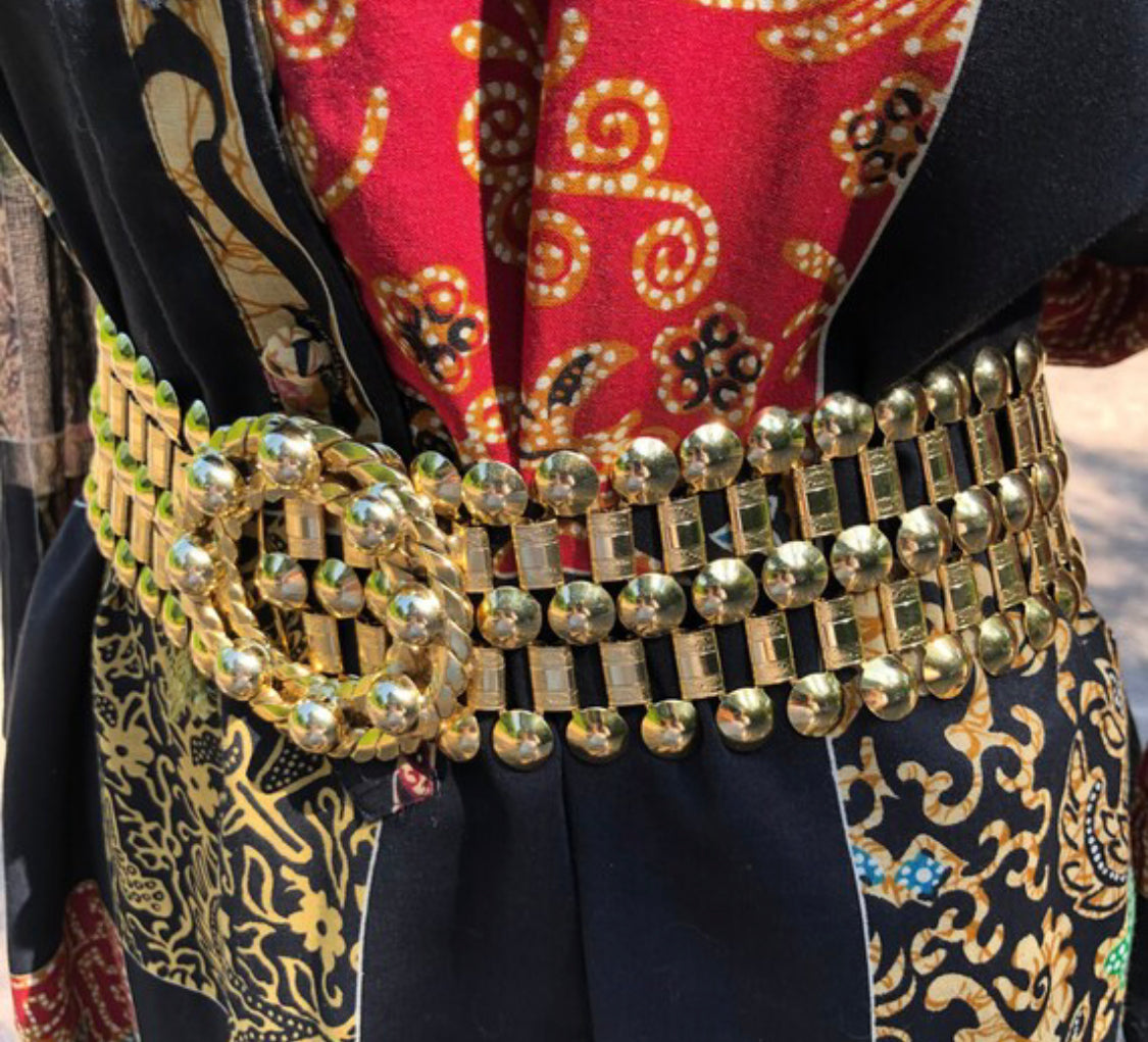 Vintage Gorgeous 70s Book Chain Belt Abbe Original | Shop THRILLING
