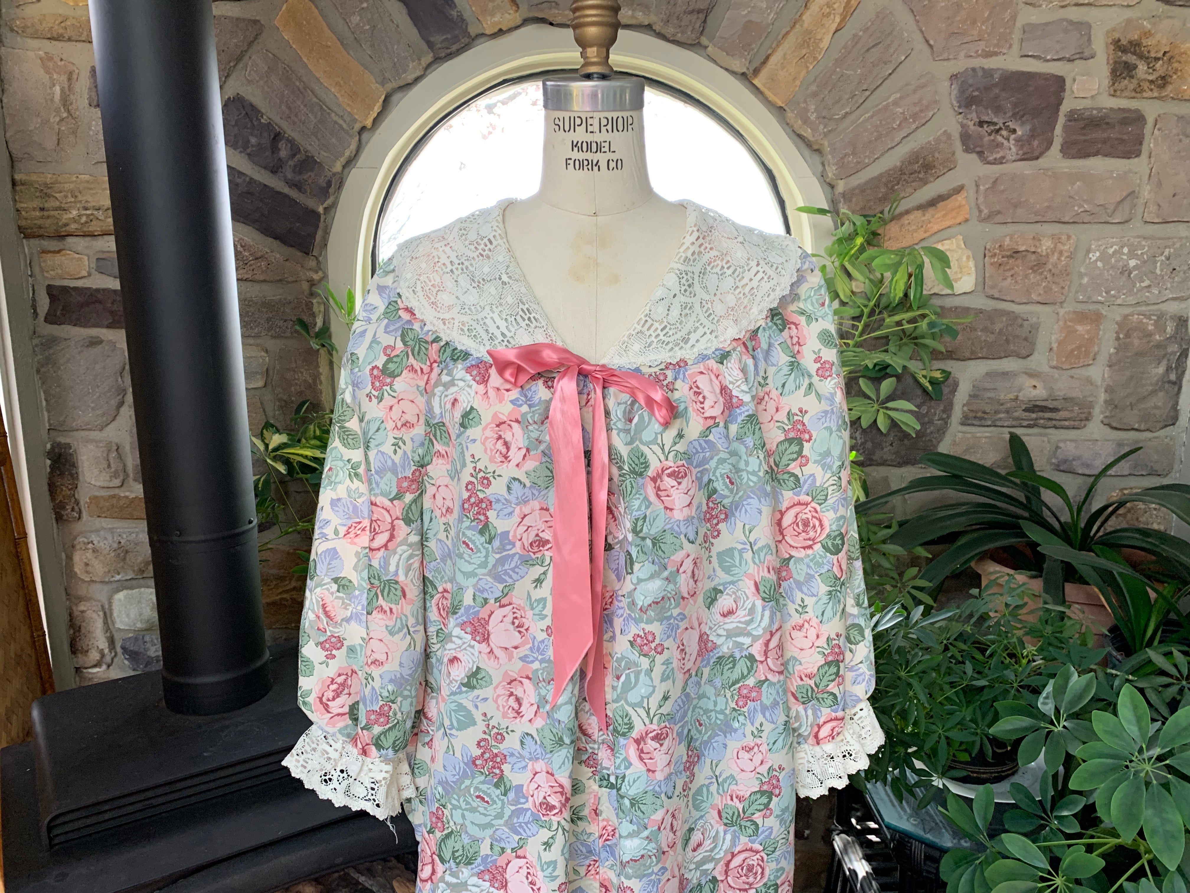 Vintage 80s Ivory Blue Pink Green Floral Cottagecore Robe By Apostrophe ...
