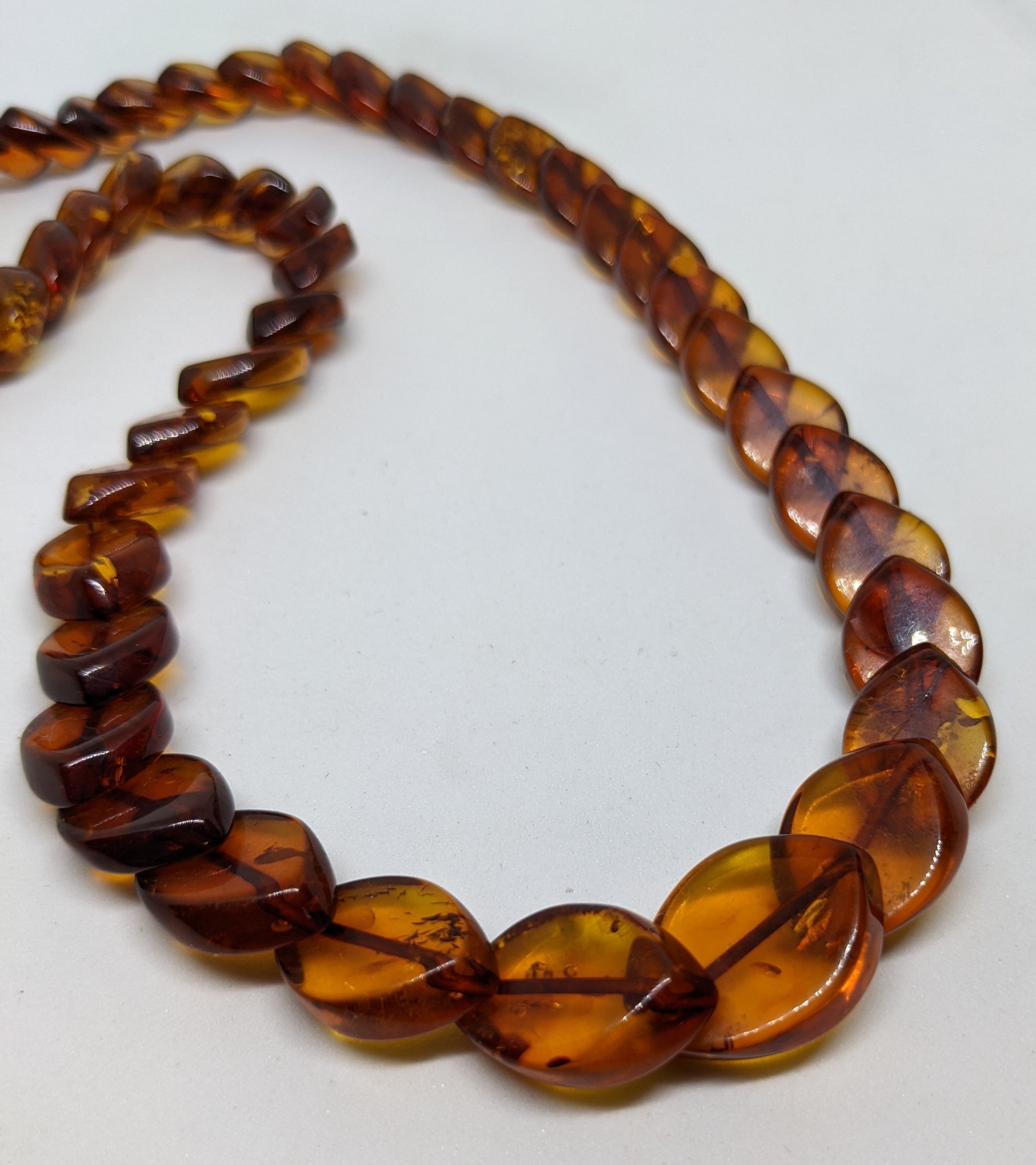 Vintage 70s/80s Graduated Overlapping Amber Bead Necklace | Shop THRILLING