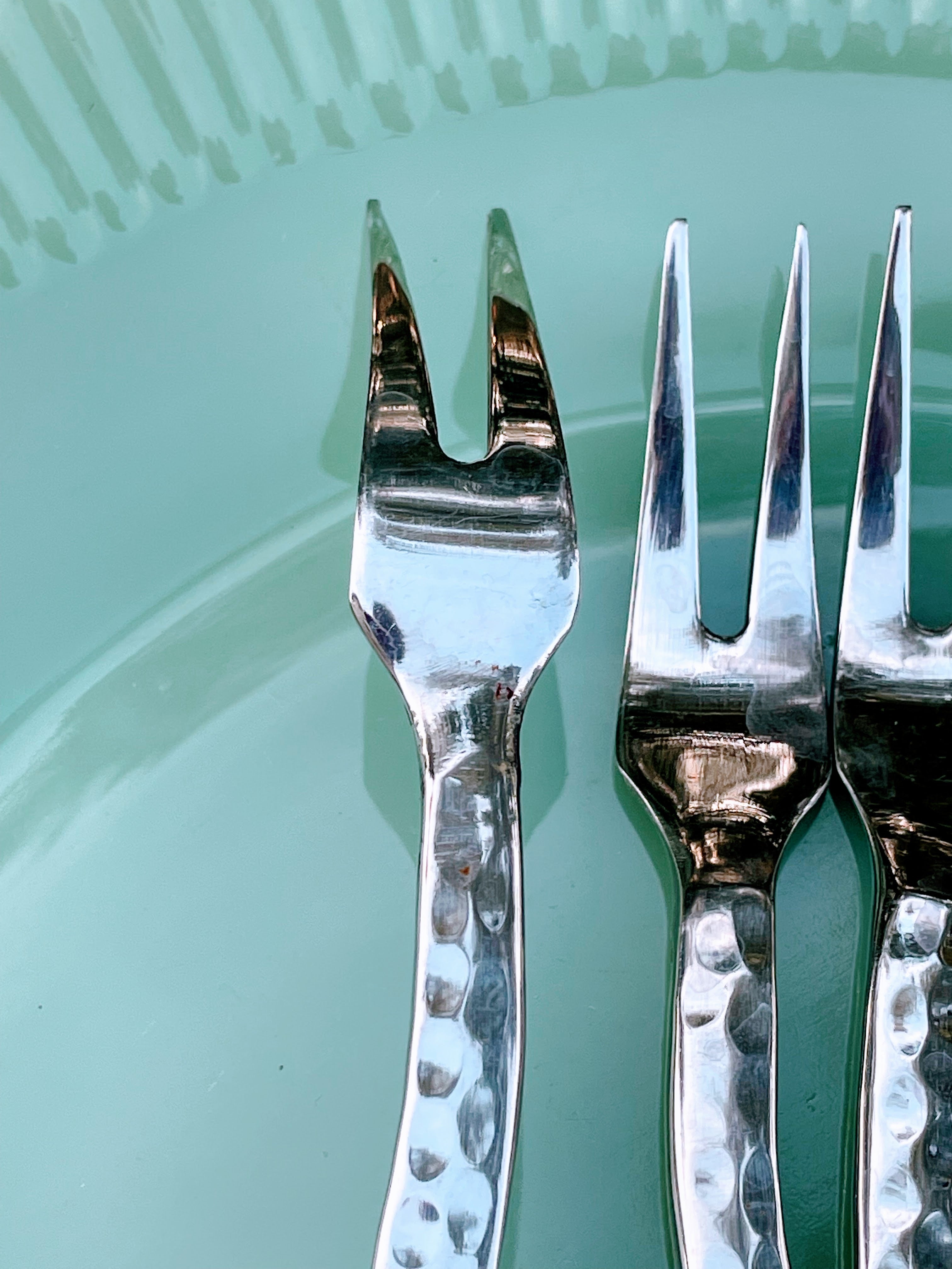 Vintage 60s Set 4 Mcm Hammered Wavy Seafood Cocktail Forks | Shop THRILLING