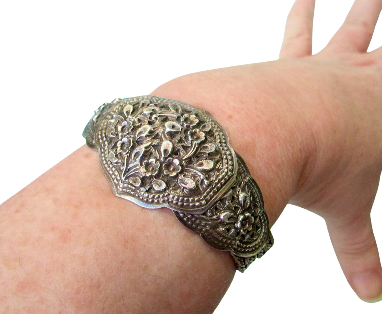 Vintage 70s/80s Indonesian Silver Bracelet Floral Motif | Shop THRILLING