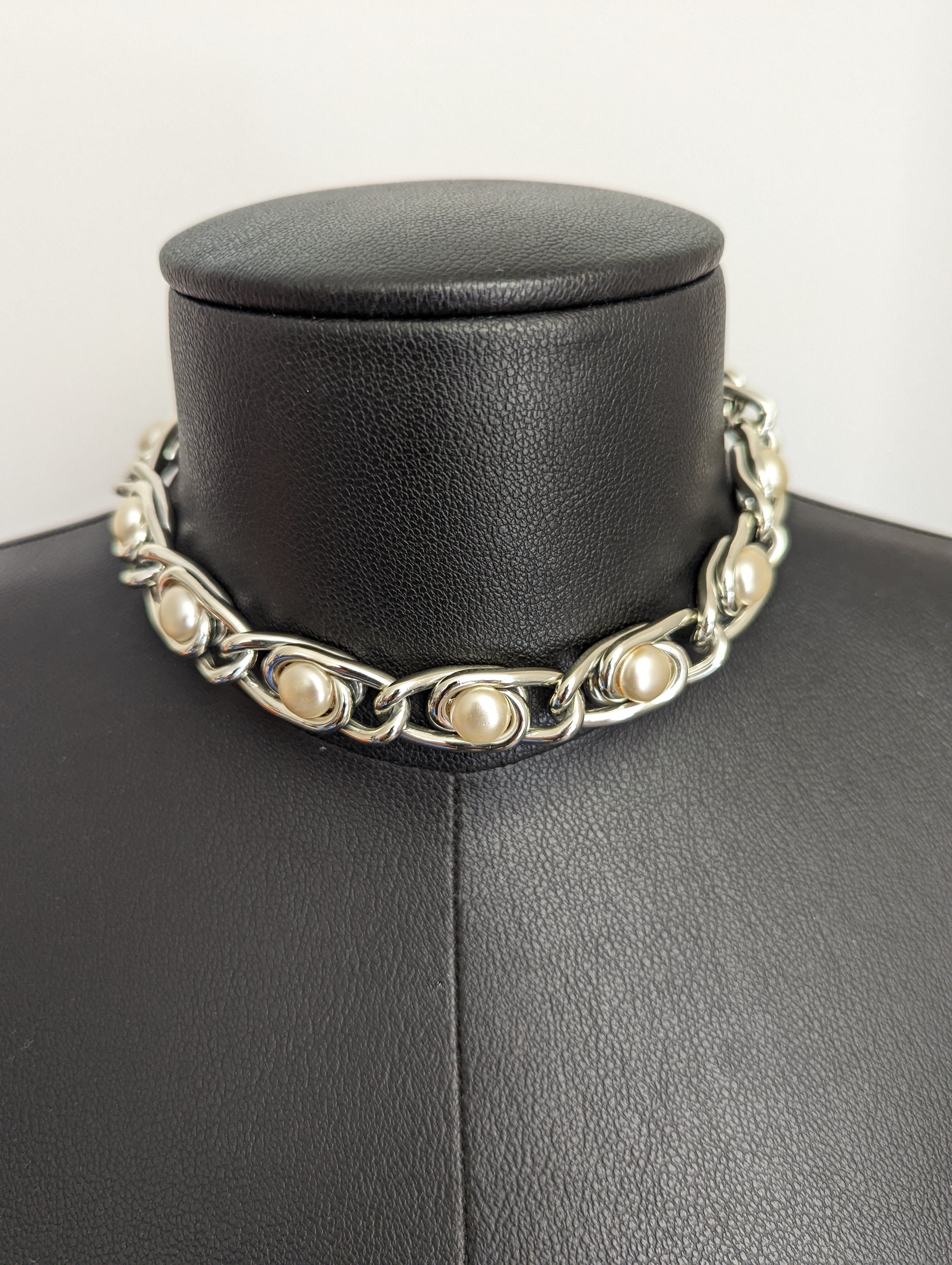 Vintage 60s/70s Silver Link And Pearl Choker Necklace | Shop THRILLING