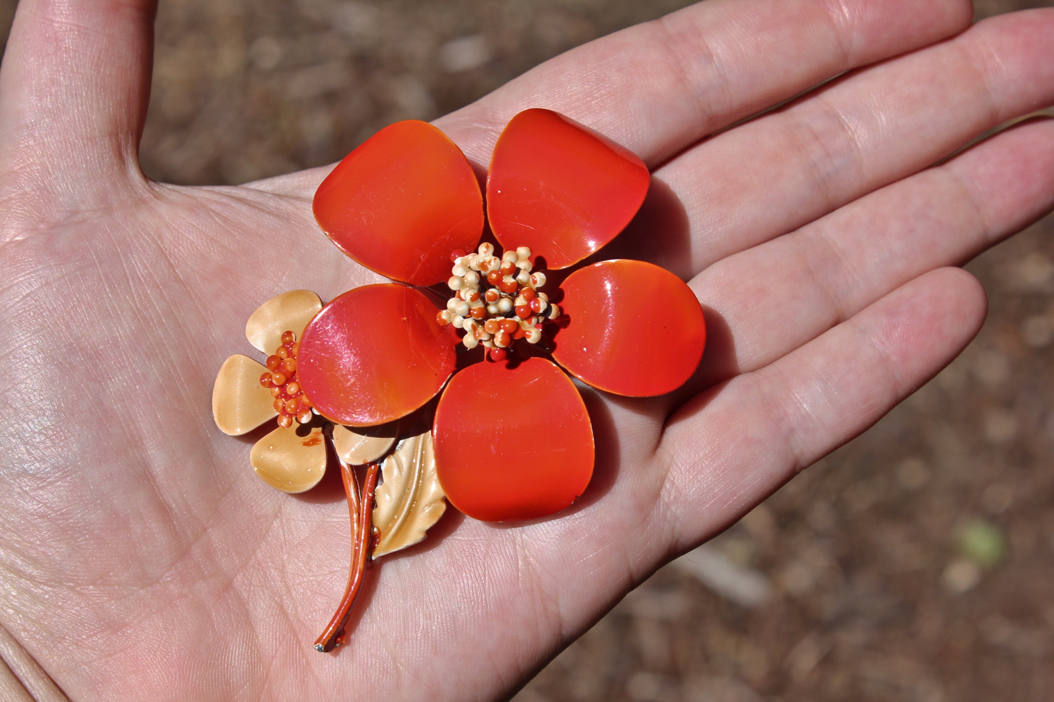 Vintage 50’s/60’s Beige and Orange Flower Pin | Shop THRILLING
