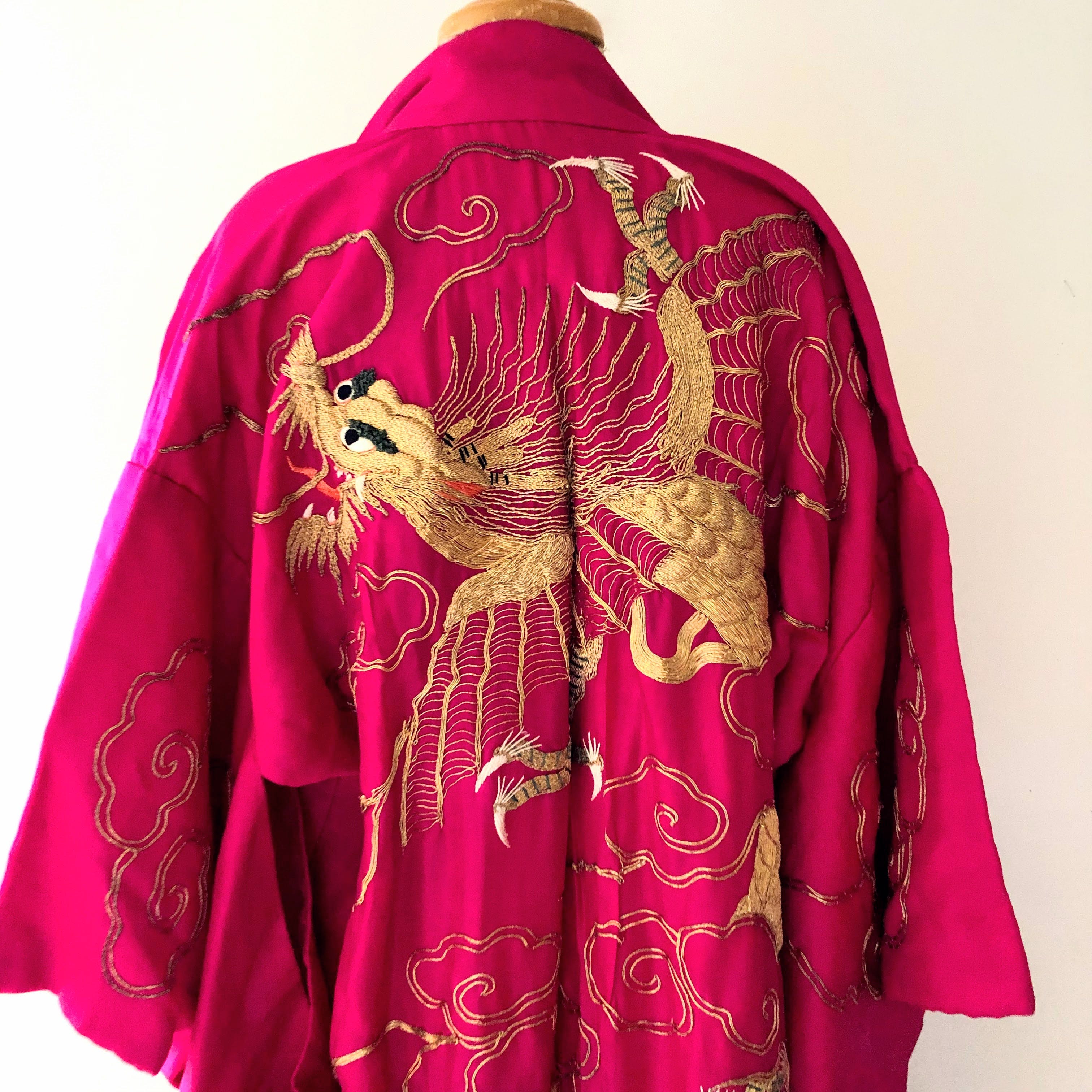 Vintage 50’s Hot Pink Dragon Kimono Robe | Shop THRILLING