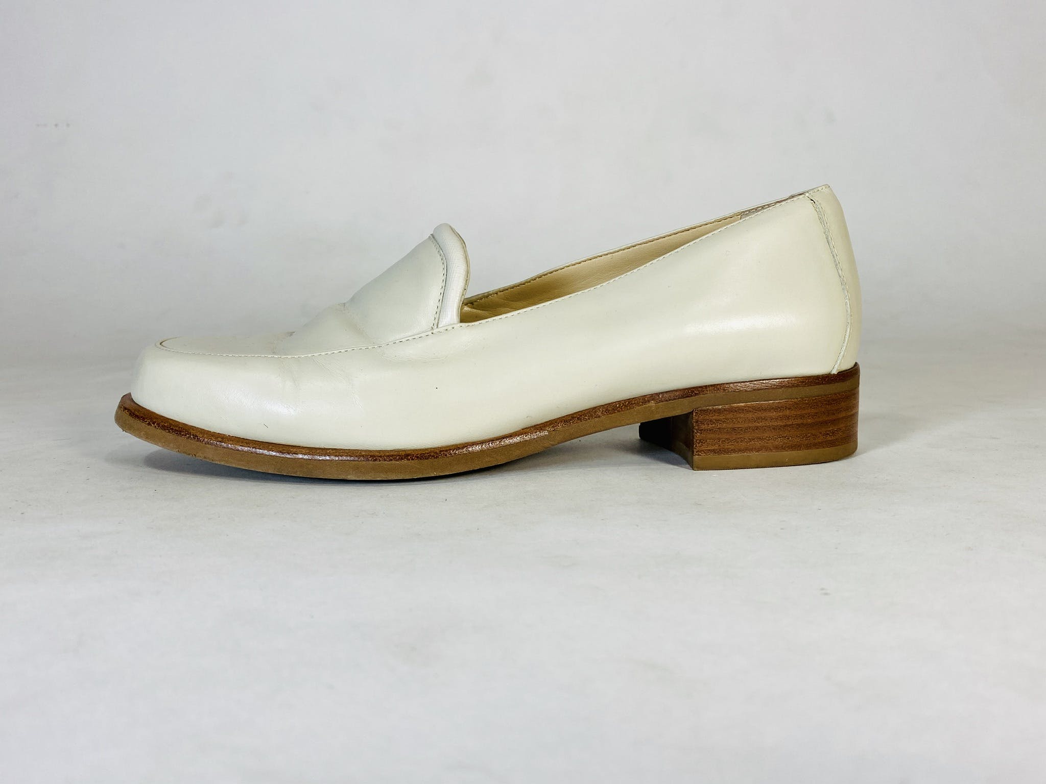 Vintage 90's Ivory Leather Loafers by Rockport | Shop THRILLING
