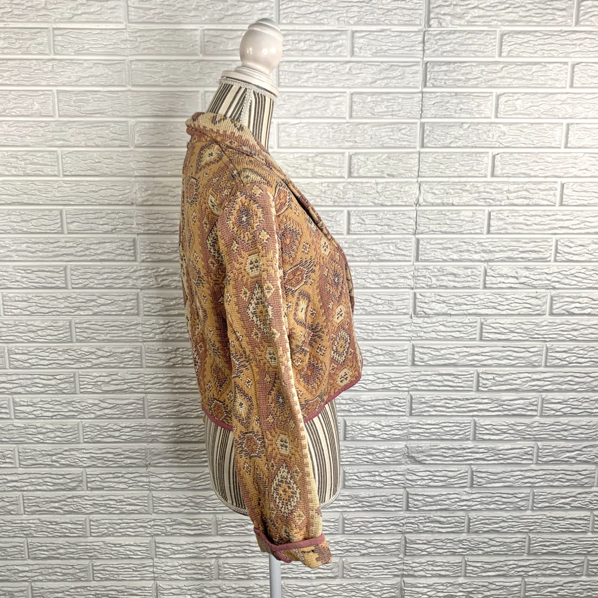 Vintage Southwestern Cropped Tapestry Jacket | Shop THRILLING