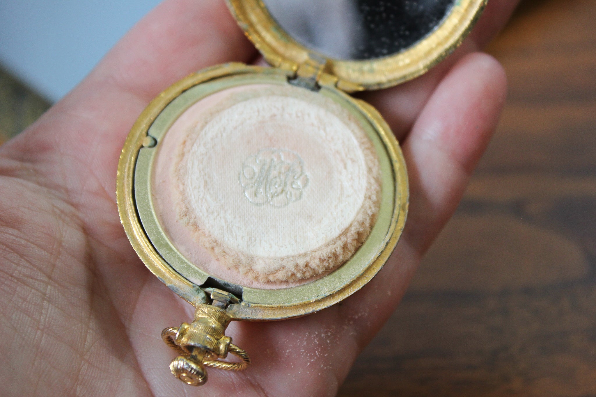 Vintage 50s/60s Era Pendant Pocket Watch Powder Compact | Shop THRILLING