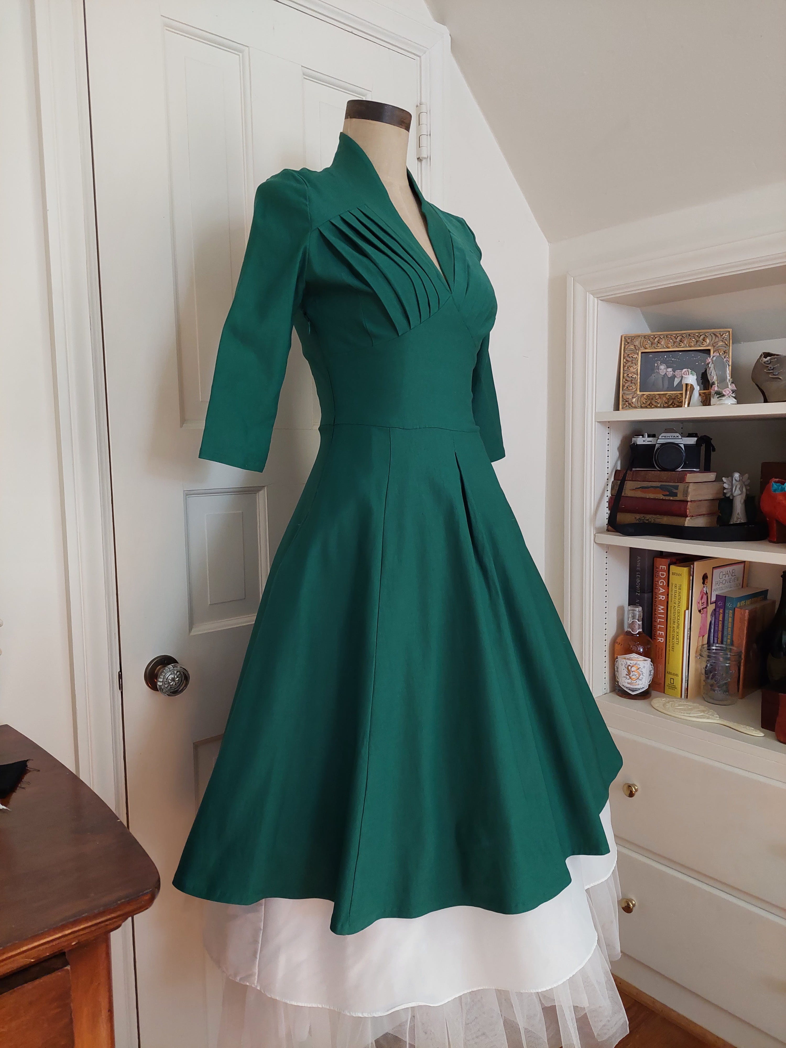 Vintage 00s Kelly Green Pleated Bust Fit And Flare Dress | Shop THRILLING