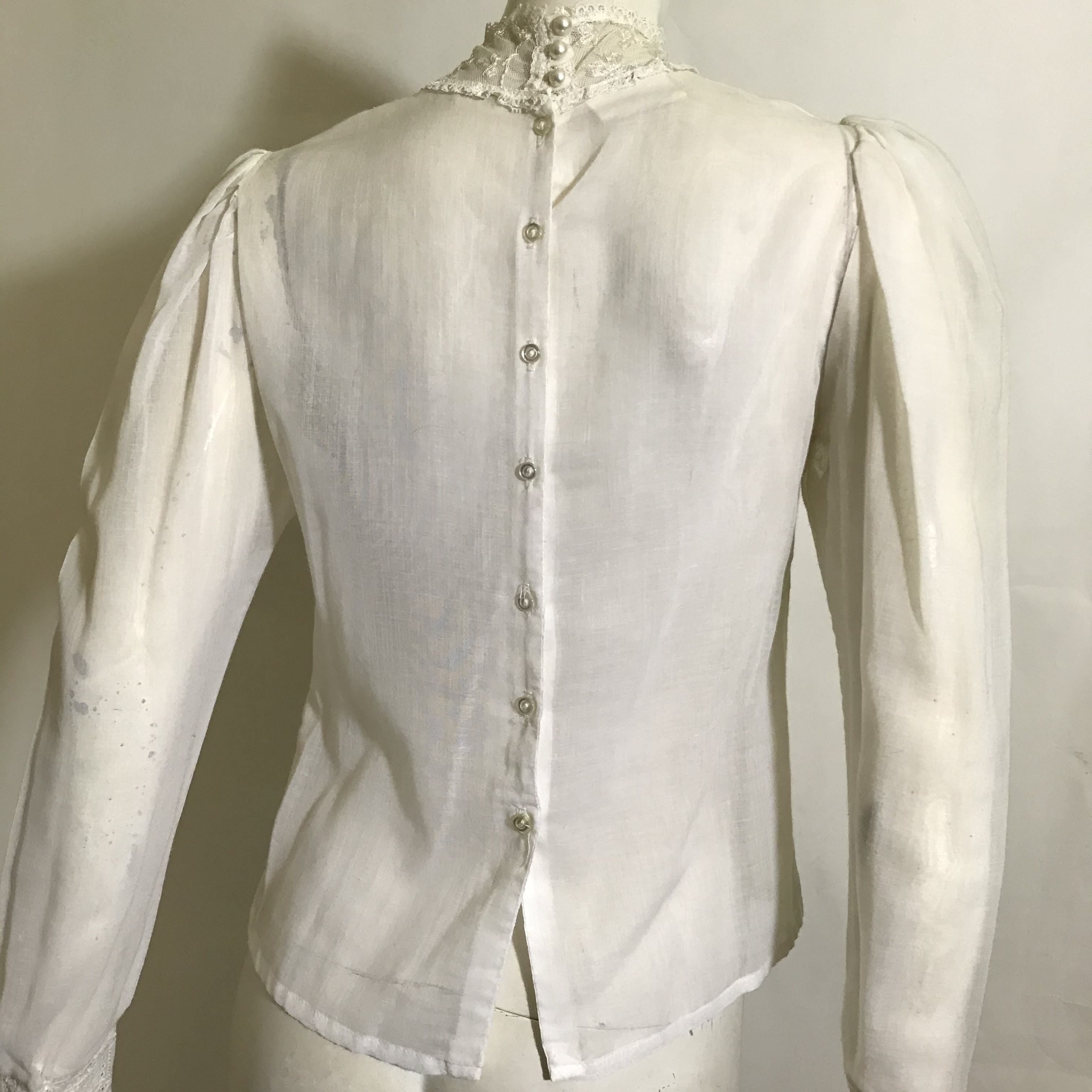 Vintage 80's Puff Long Sleeve Victorian Style Lace Trimmed Back Button ...