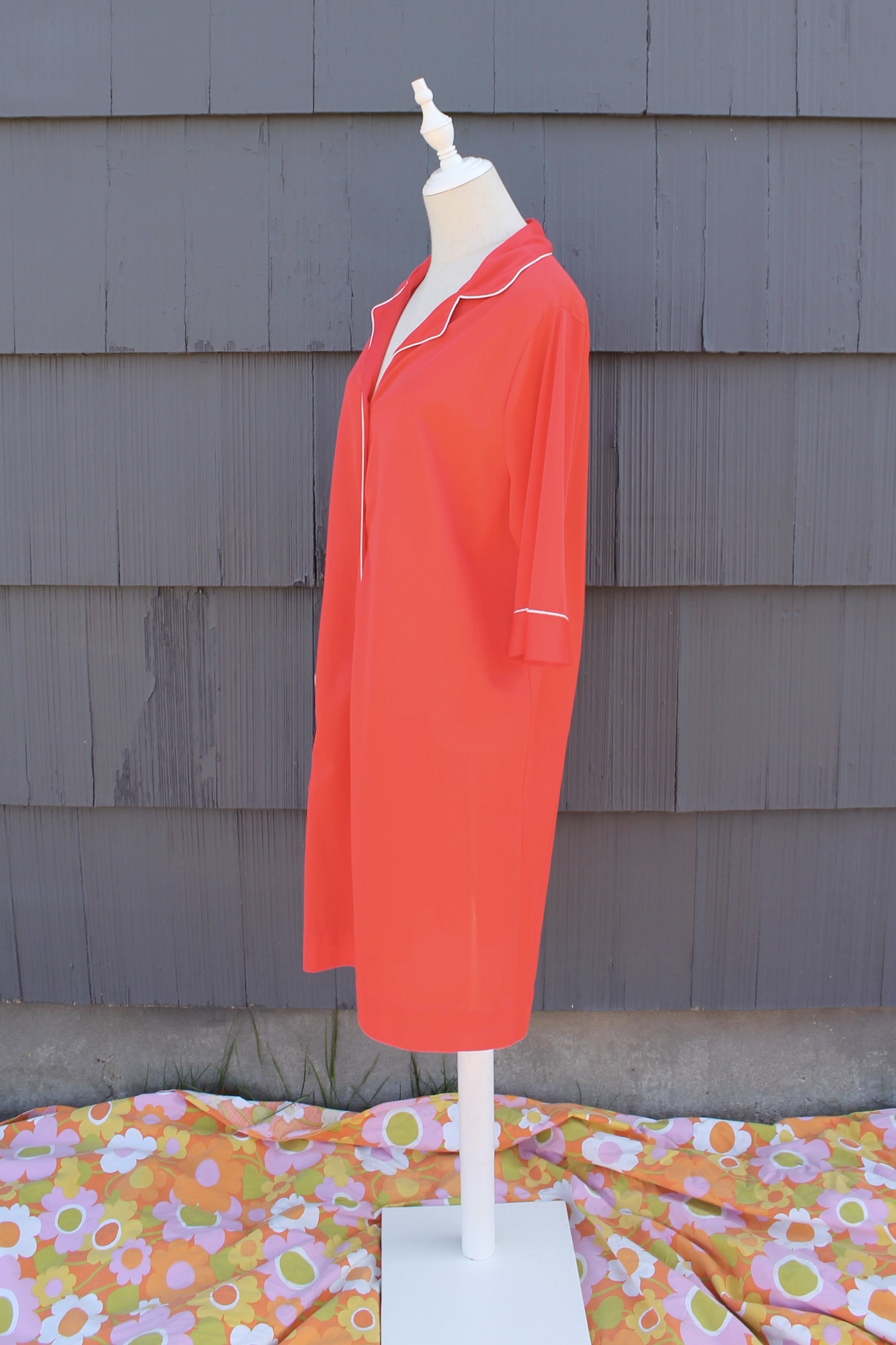 Vintage 60’s Bright Red and White Nylon Button Front Robe by Lolli ...