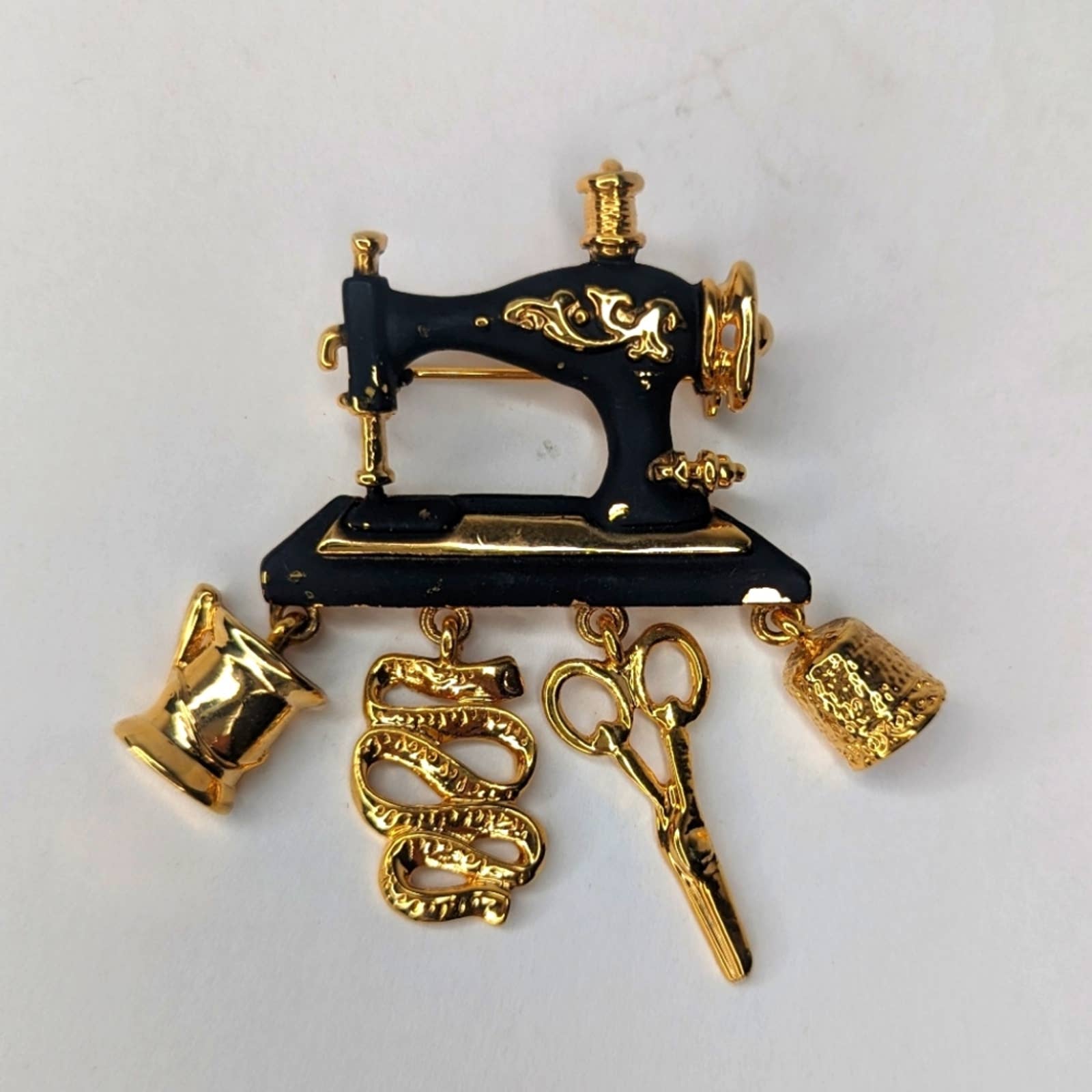 Vintage Danecraft Gold Tone Enamel Sewing Machine Brooch | Shop THRILLING