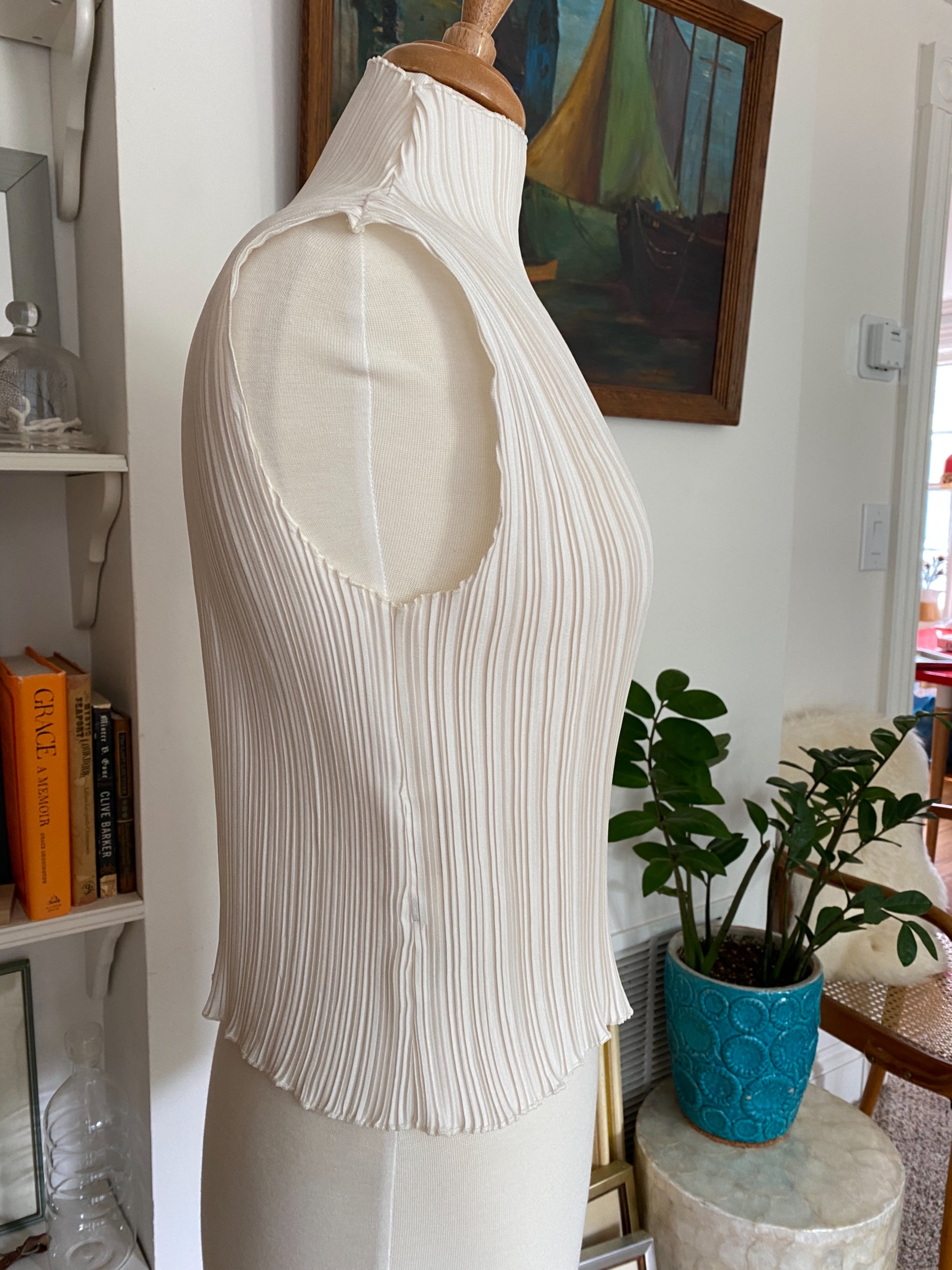 Vintage White Caché Micropleat Plisse Sleeveless Medium by Cachè | Shop ...