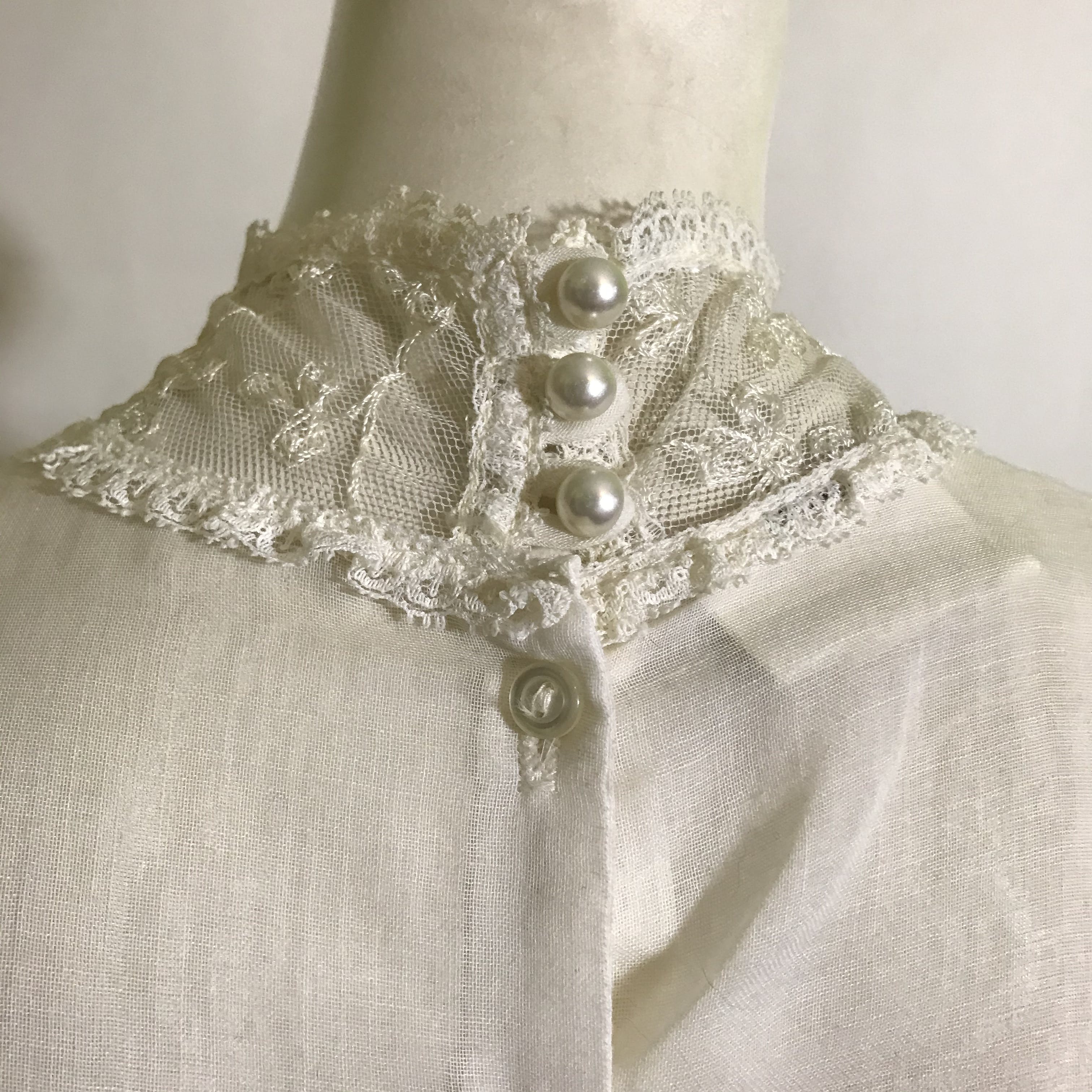 Vintage 80's Puff Long Sleeve Victorian Style Lace Trimmed Back Button ...